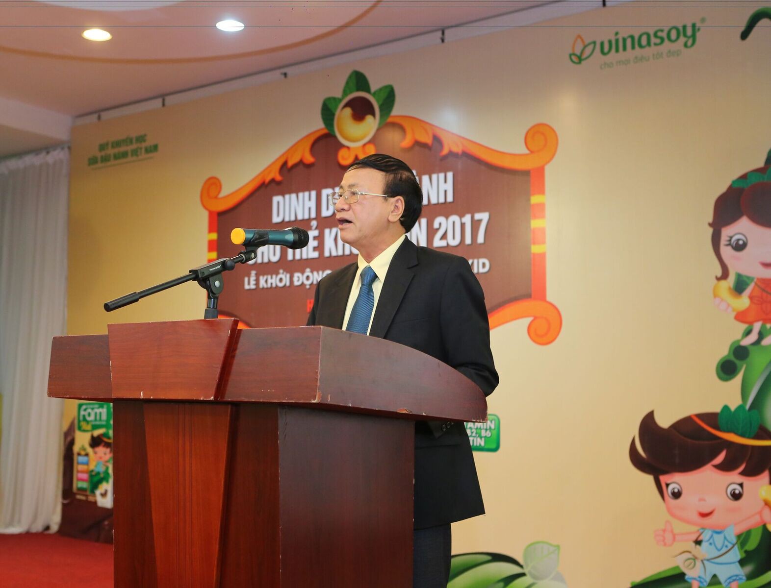 Vinasoy trao tặng 1,3 triệu suất sữa Fami Kid cho học sinh tiểu học ...