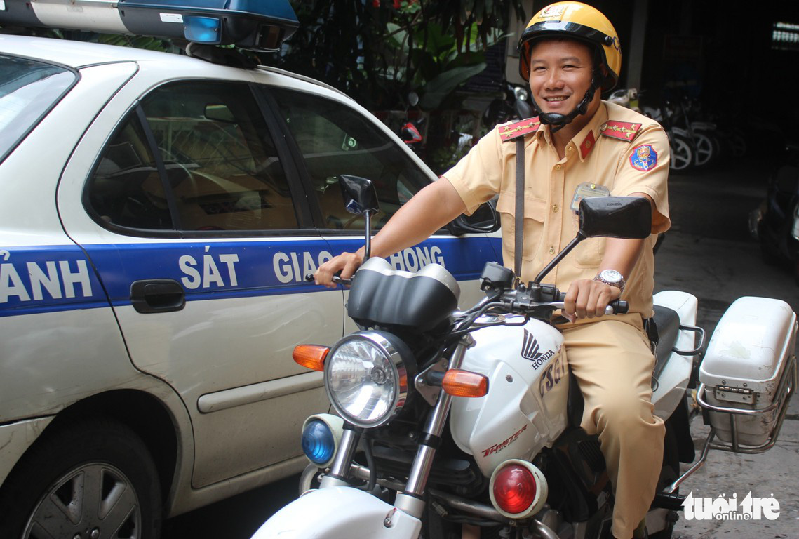 Gặp CSGT bắt cướp trong bộ ảnh nổi tiếng 11 năm trước - Tuổi Trẻ Online