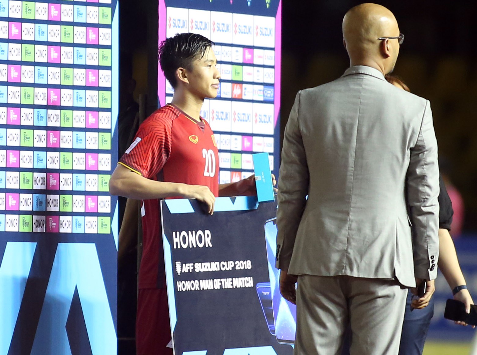 Phan Văn Đức là cầu thủ xuất sắc nhất trận Việt Nam - Philippines ...