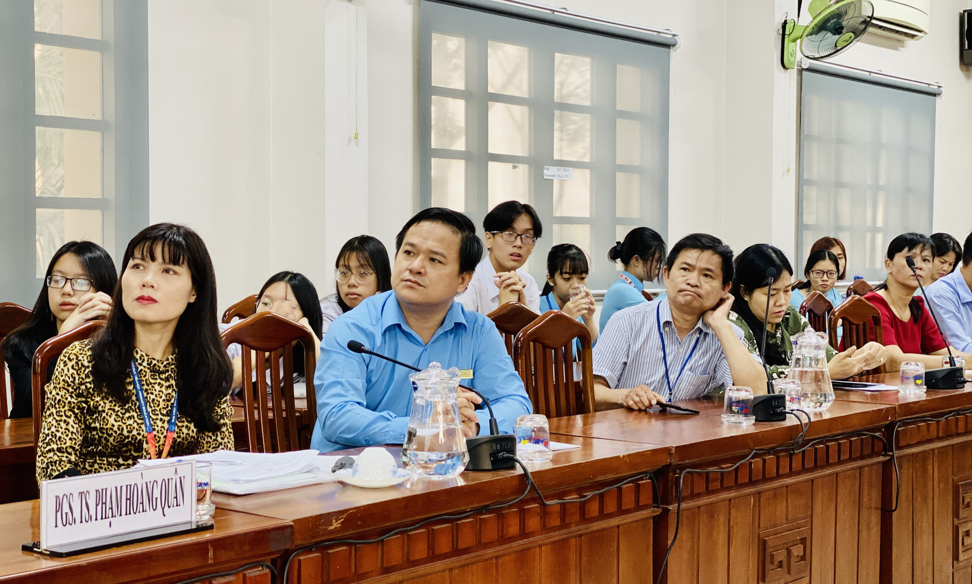 Giáo Viên Bị Tước Quyền Cho điểm Chính Xác Và Kỷ Luật Học Sinh Tuổi