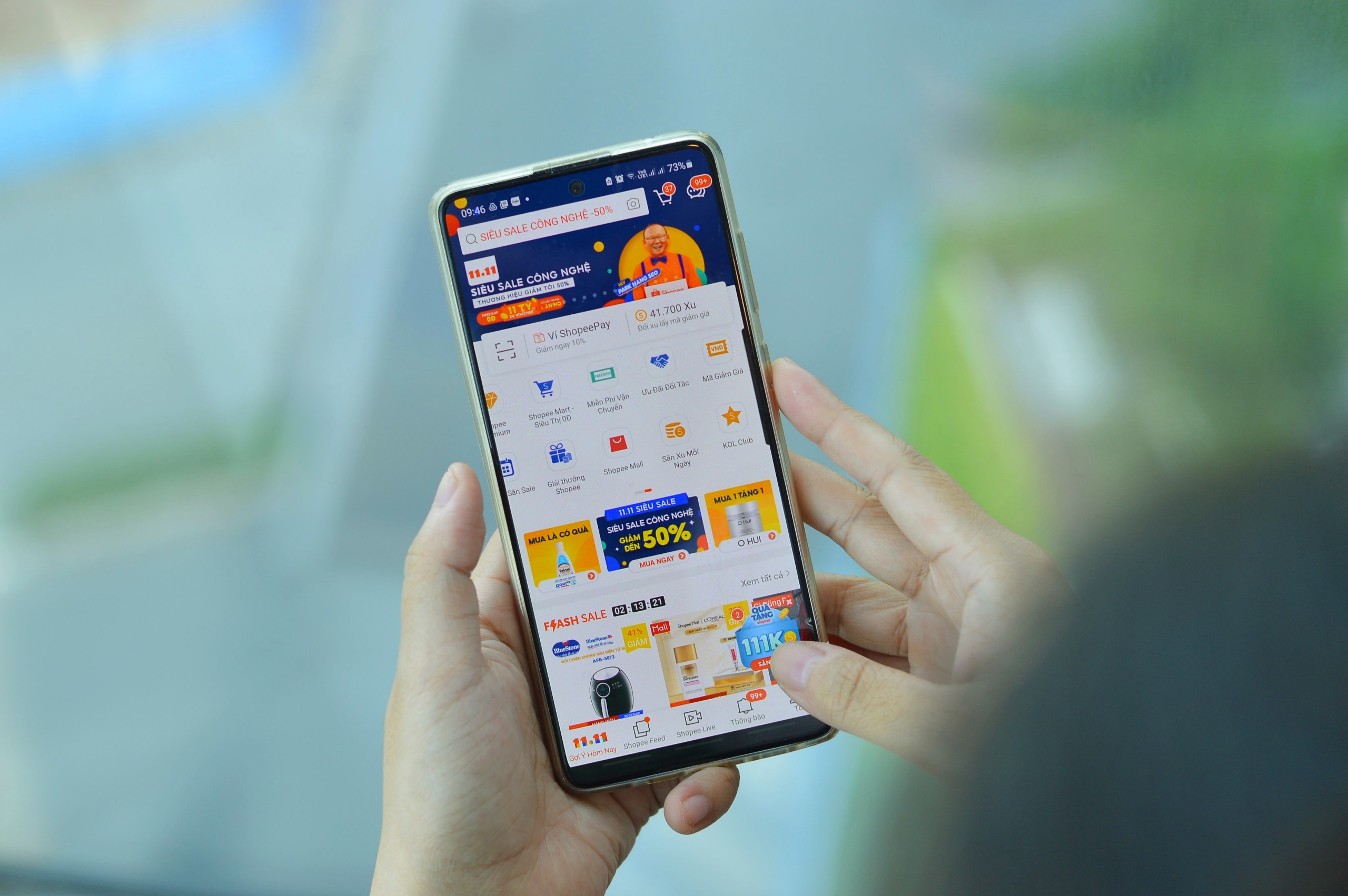 Người dùng thích mua sắm hàng online với nhiều tiện ích và khuyến mãi ...