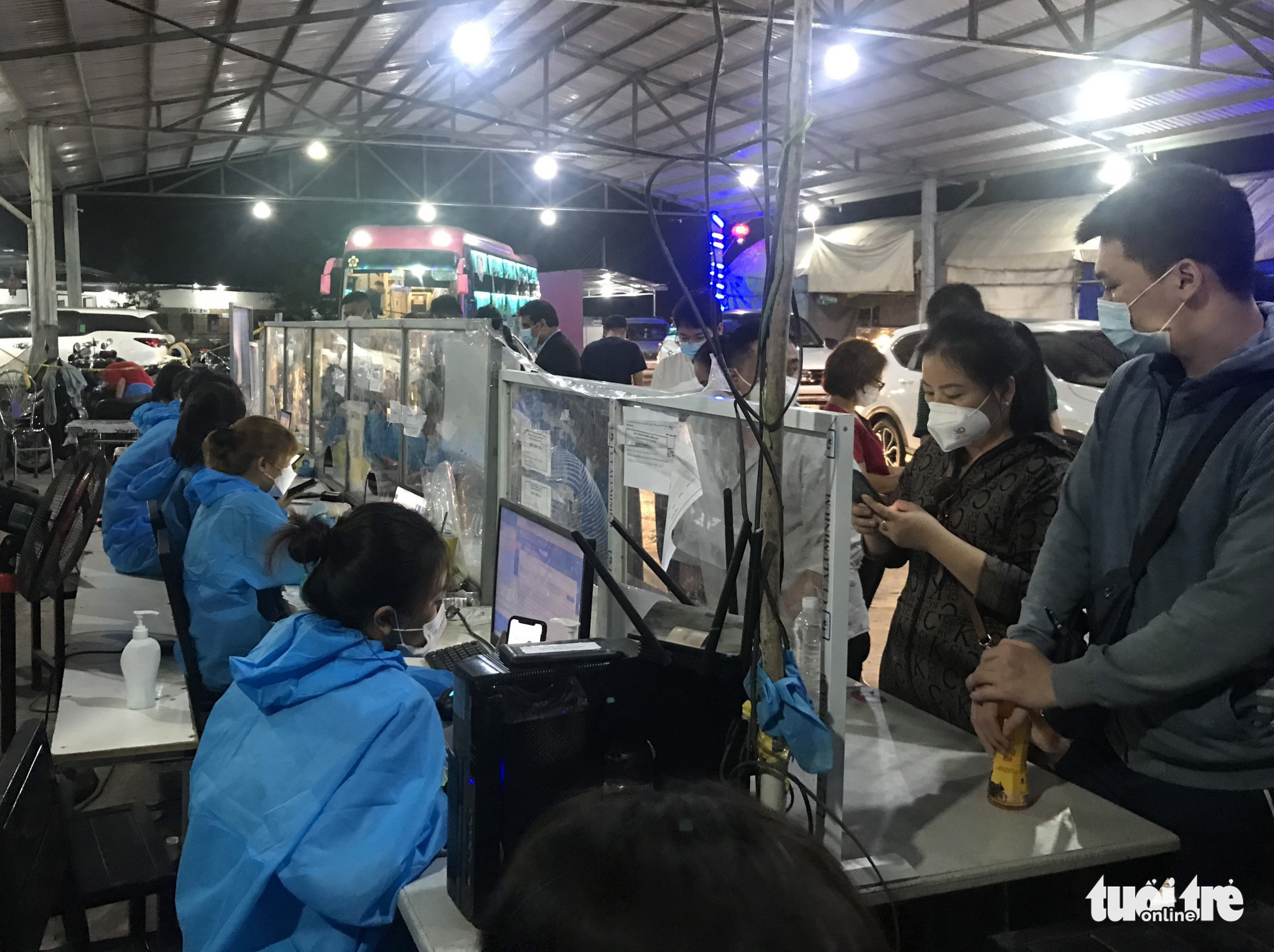 Du khách đổ về Đà Lạt cuối tuần, chốt đèo Chuối kẹt cứng - VozForums