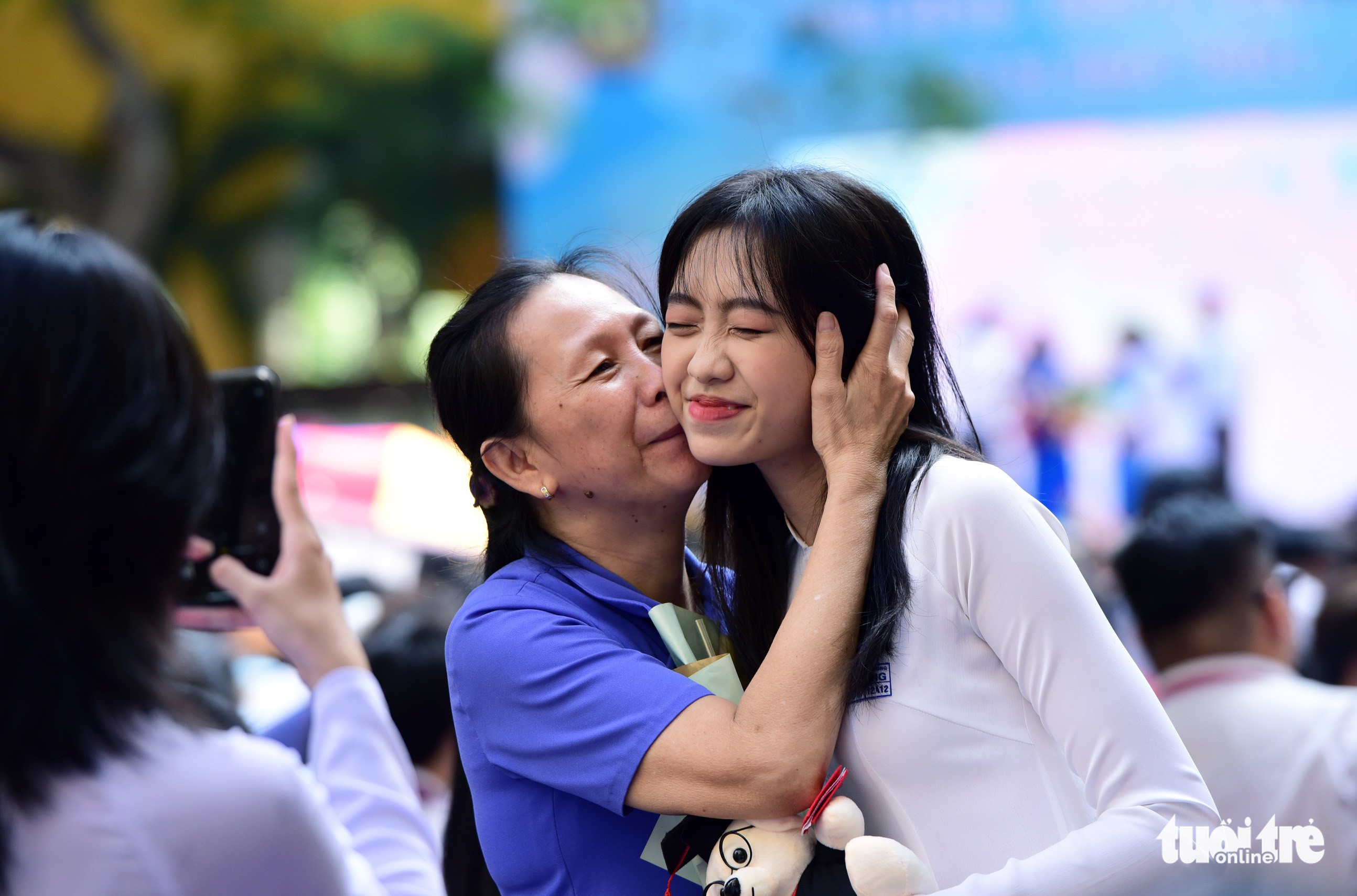 Gen Z 'bùng cháy', cha mẹ làm sao? - Tuổi Trẻ Online