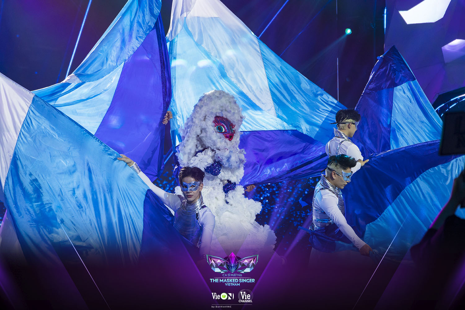 Cõi mạng dành nhiều mỹ từ cho vocalist mới của thế hệ gen Z - Lady Mây ...