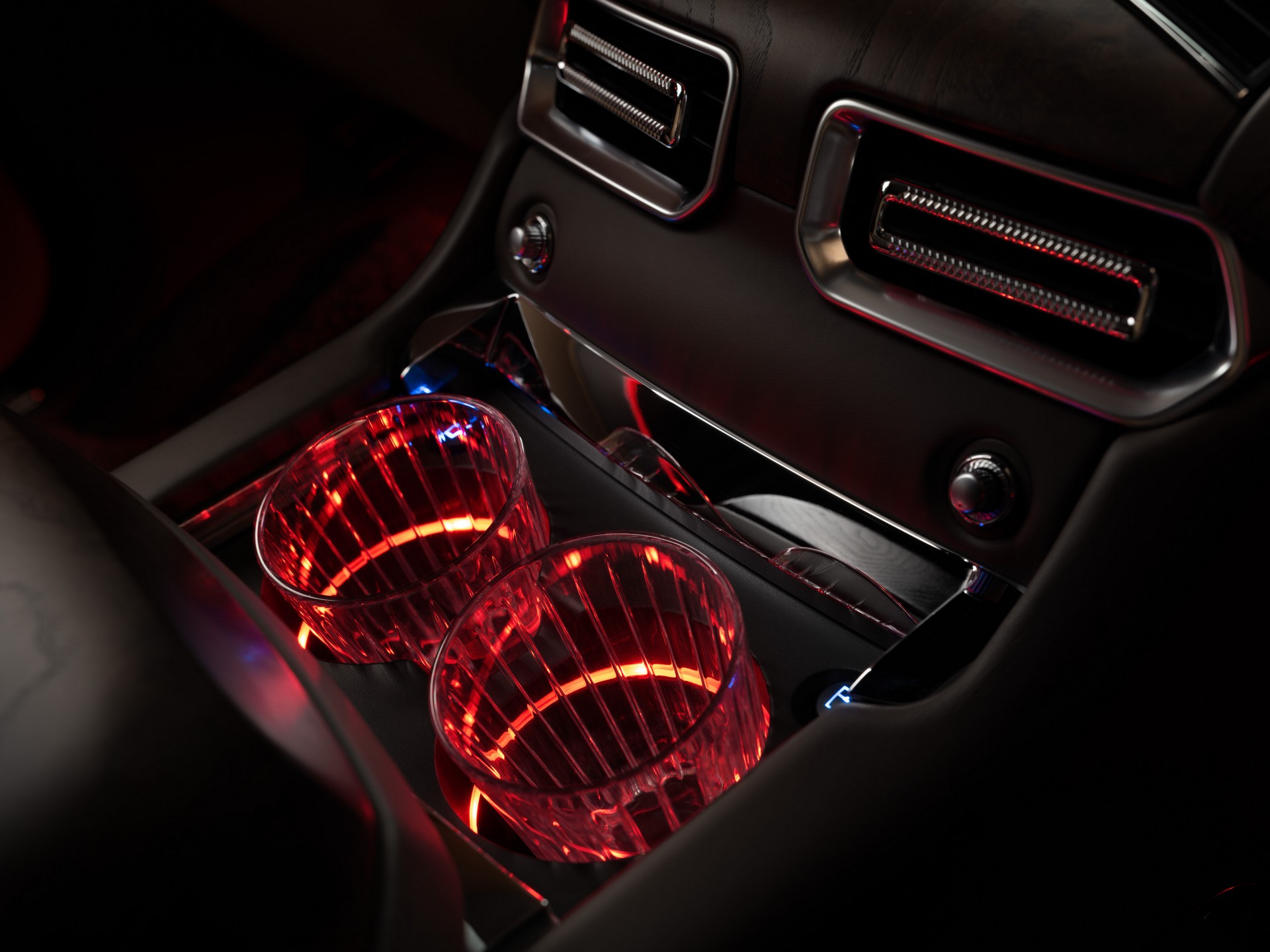 Hãng xe quốc dân Nga ra mắt SUV cạnh tranh Rolls-Royce Cullinan, giá đắt gấp rưỡi - Tuổi Trẻ Online