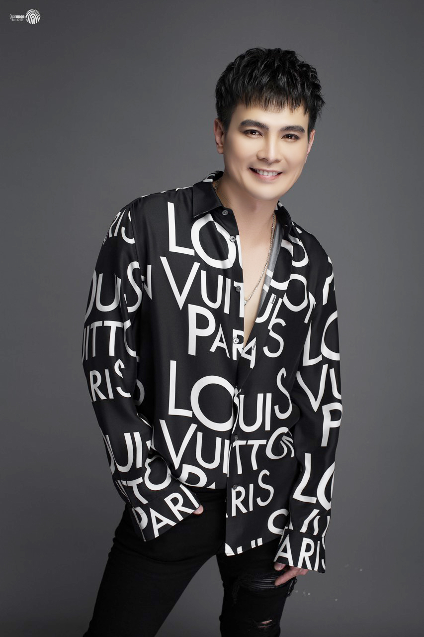 Lâm Hùng chơi lớn, mời luôn 2 thí sinh 'Tình ca Việt Nam' làm ca sĩ độc quyền - Tuổi Trẻ Online