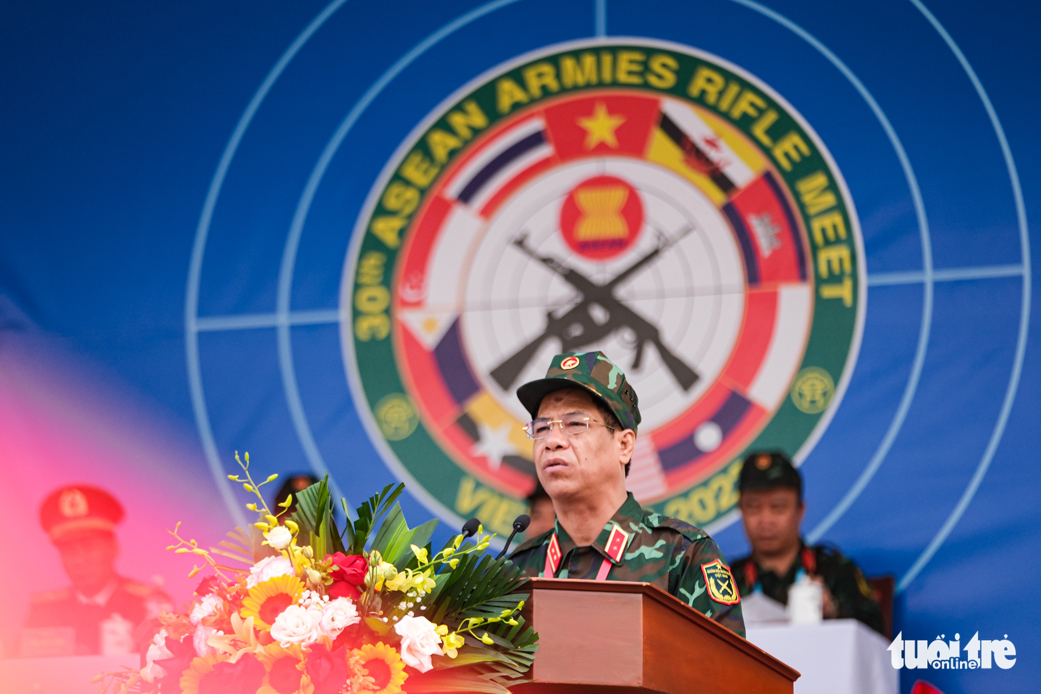 Phó tư lệnh Lục quân các nước ASEAN trổ tài bắn súng - Tuổi Trẻ Online