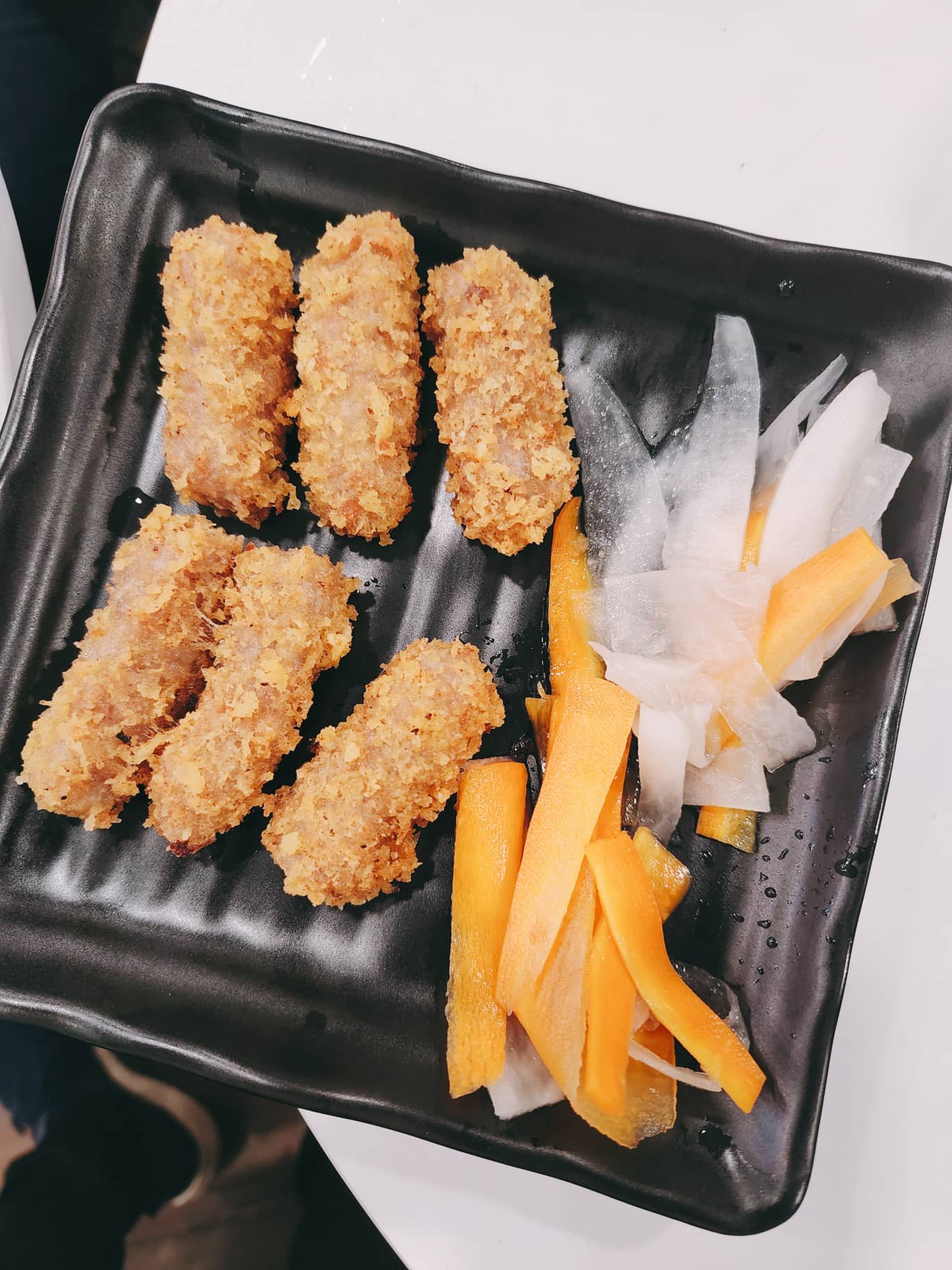 Chân dung anh chủ 9X mlem mlem của tiệm trà sữa, món ăn vặt khiến giới ...