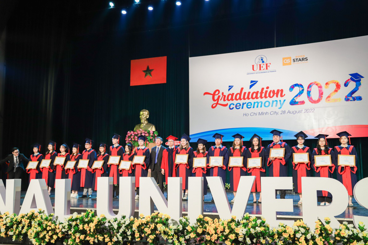 Thành tích tốt nghiệp ‘khủng’ của sinh viên UEF - Tuổi Trẻ Online