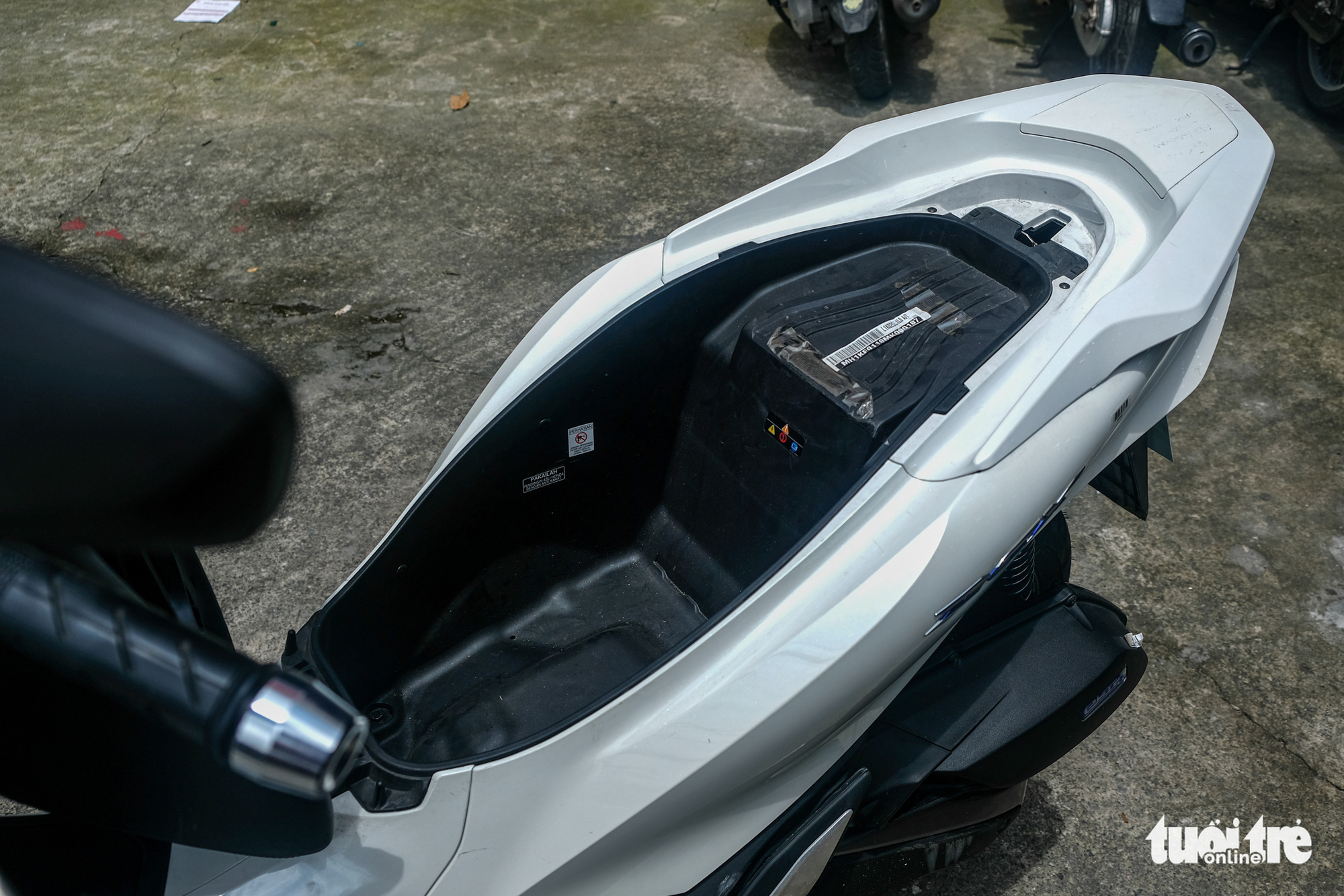 Honda PCX bản 'tiết kiệm xăng' về Việt Nam: Giá 99 triệu, của hiếm cho ...