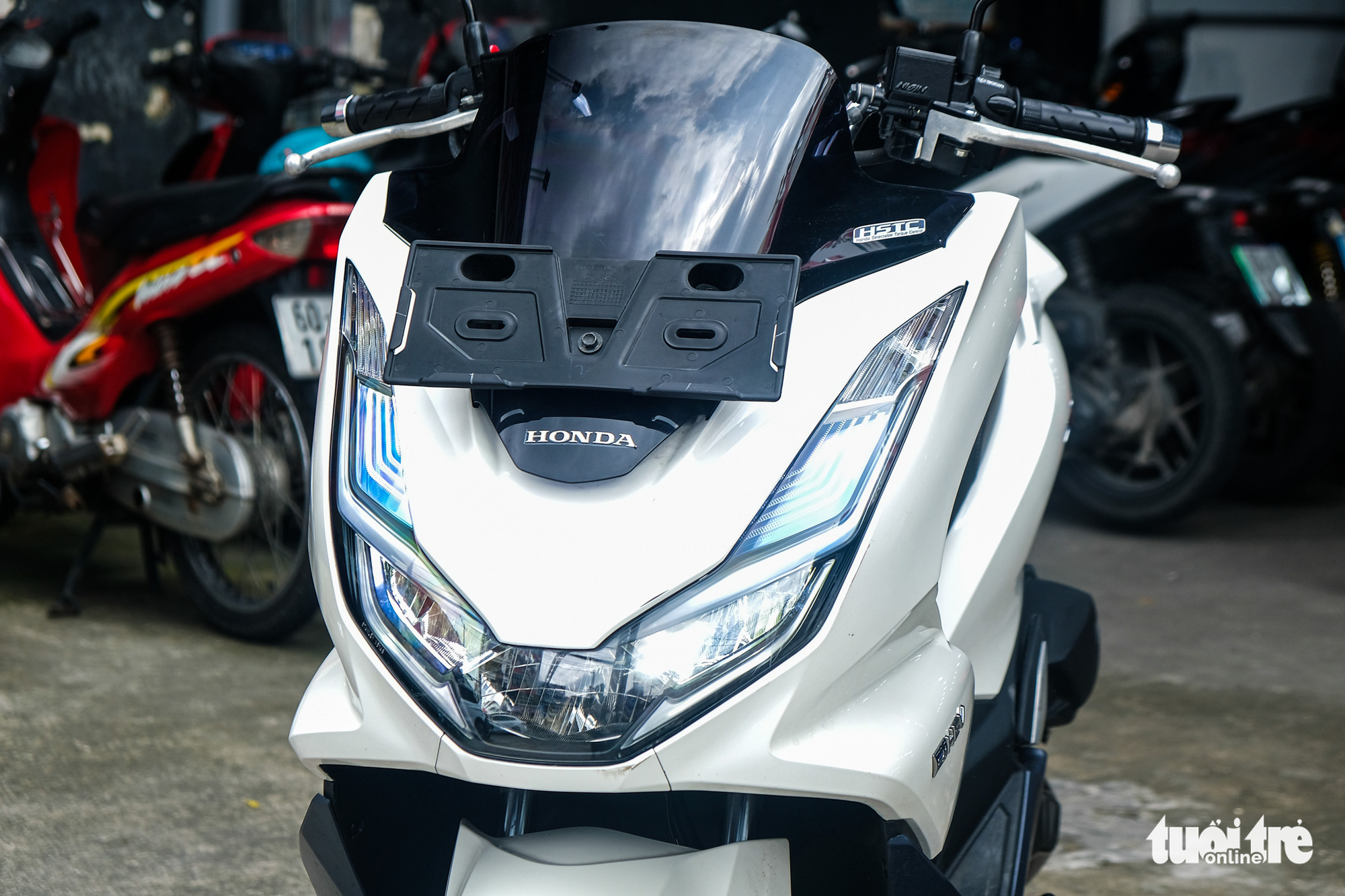 Honda PCX bản 'tiết kiệm xăng' về Việt Nam: Giá 99 triệu, của hiếm cho ...