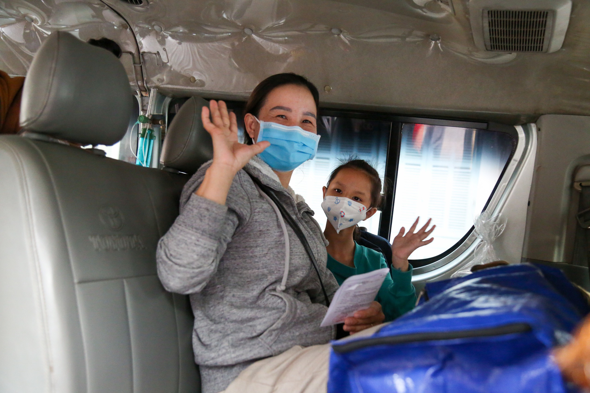 'Chuyến xe 0 đồng đặc biệt' đưa các bệnh nhi về quê ăn Tết - Tuổi Trẻ Online