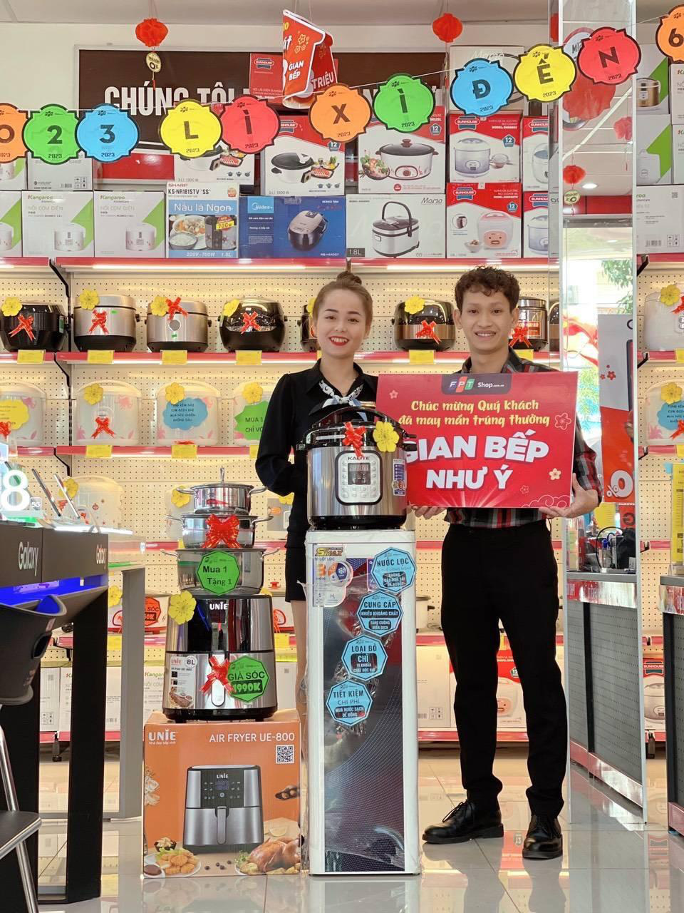 FPT Shop chúc mừng khách hàng trúng ‘Gian bếp Như Ý’ trị giá 19 triệu ...