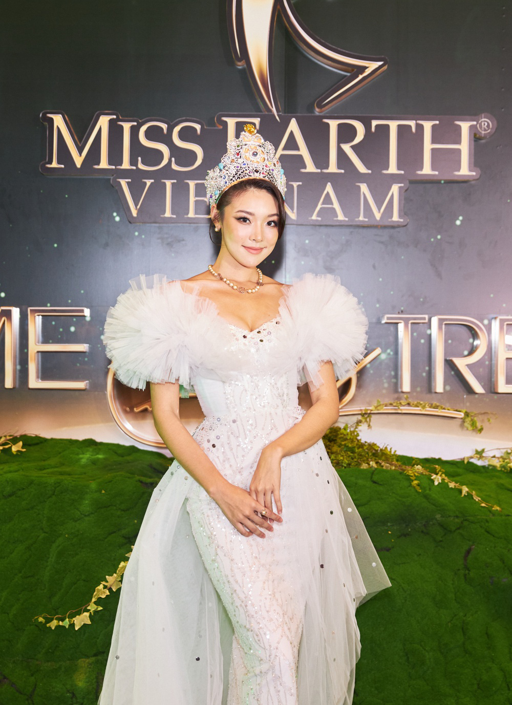 Hải Triều hở hết cỡ, khoe vẻ nữ tính trên thảm xanh Miss Earth Vietnam - Tuổi Trẻ Online