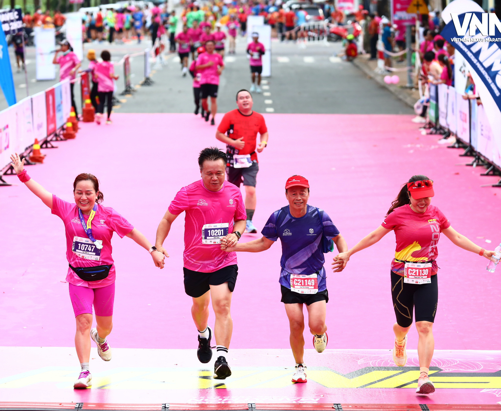 Check-in đường chạy chuẩn quốc tế tại Giải marathon Đất sen hồng - Tuổi ...