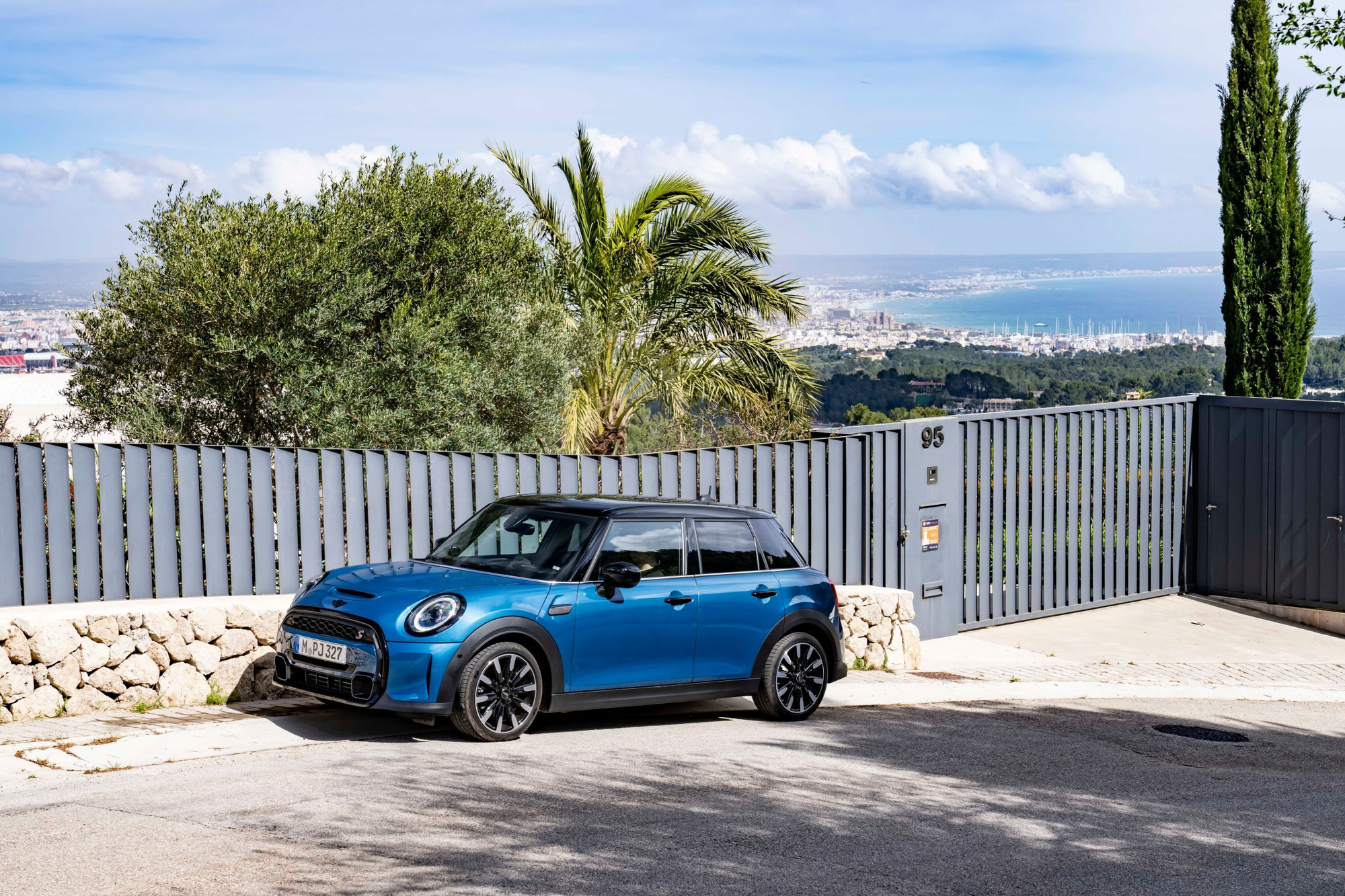 Cơ hội sở hữu xe MINI với ưu đãi lên đến 50% phí trước bạ - Tuổi Trẻ Online