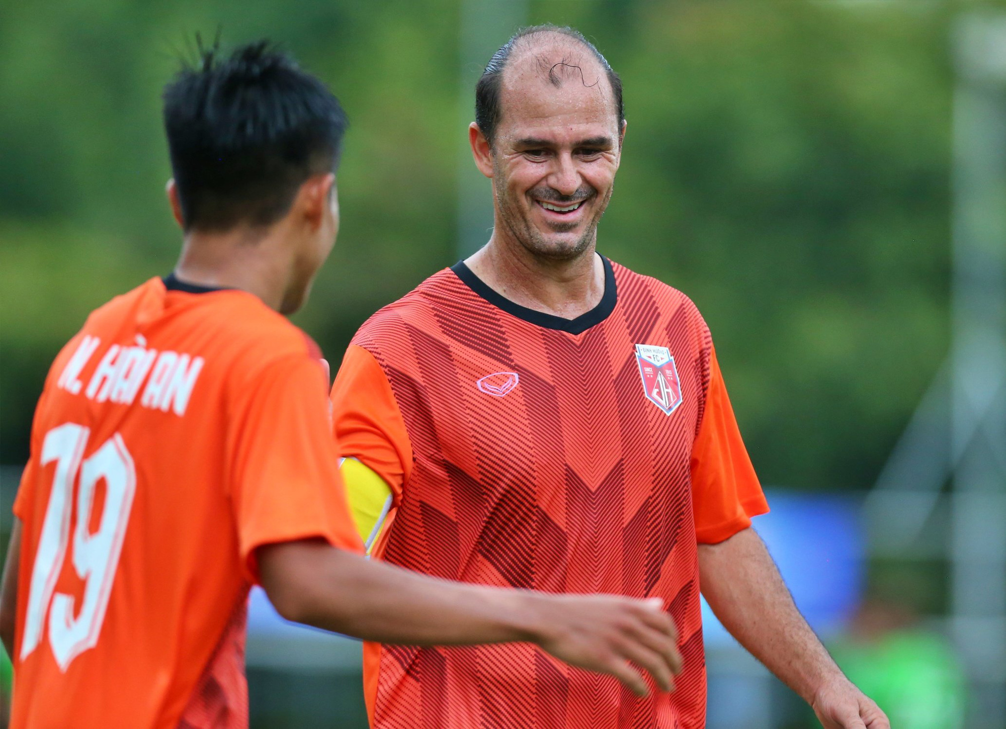 Chân sút nhập tịch Huỳnh Kesley rực sáng ở tuổi 42 - Tuổi Trẻ Online