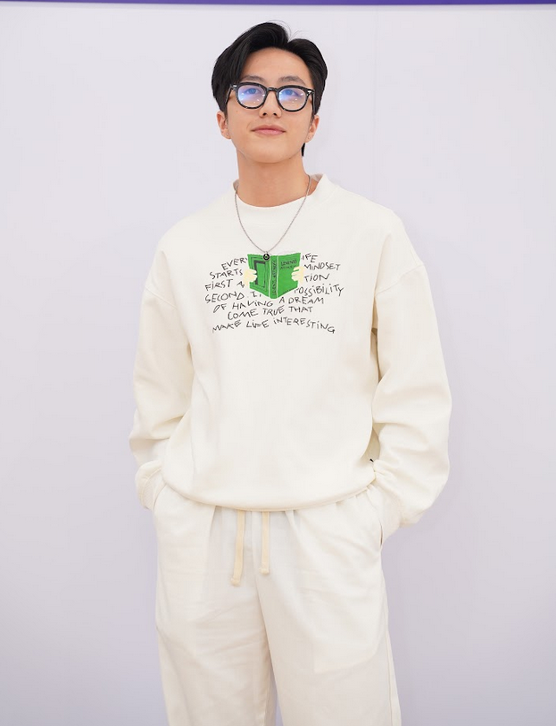 Bạn gái rapper Obito - VSTRA ‘không chân mày’ dự sự kiện - Tuổi Trẻ Online