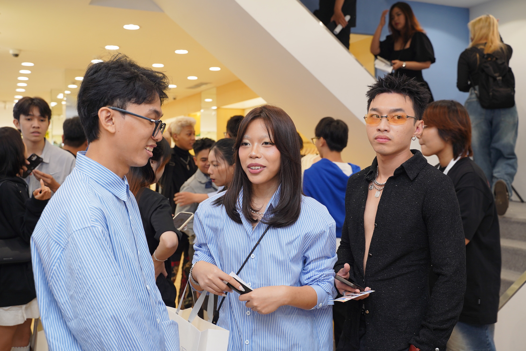 Bạn gái rapper Obito - VSTRA ‘không chân mày’ dự sự kiện - Tuổi Trẻ Online