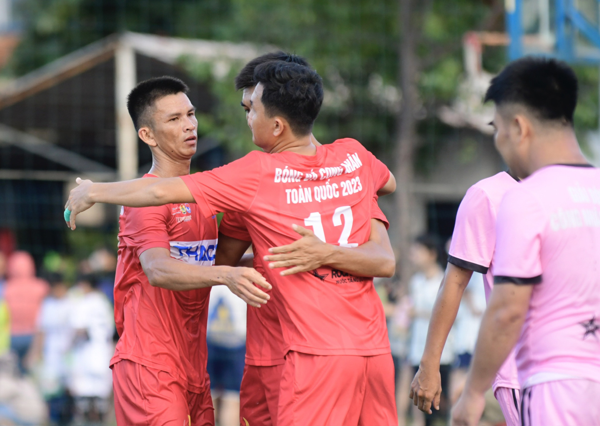 Công đoàn Bình Định 1 và SAWACO vào chung kết - Tuổi Trẻ Online