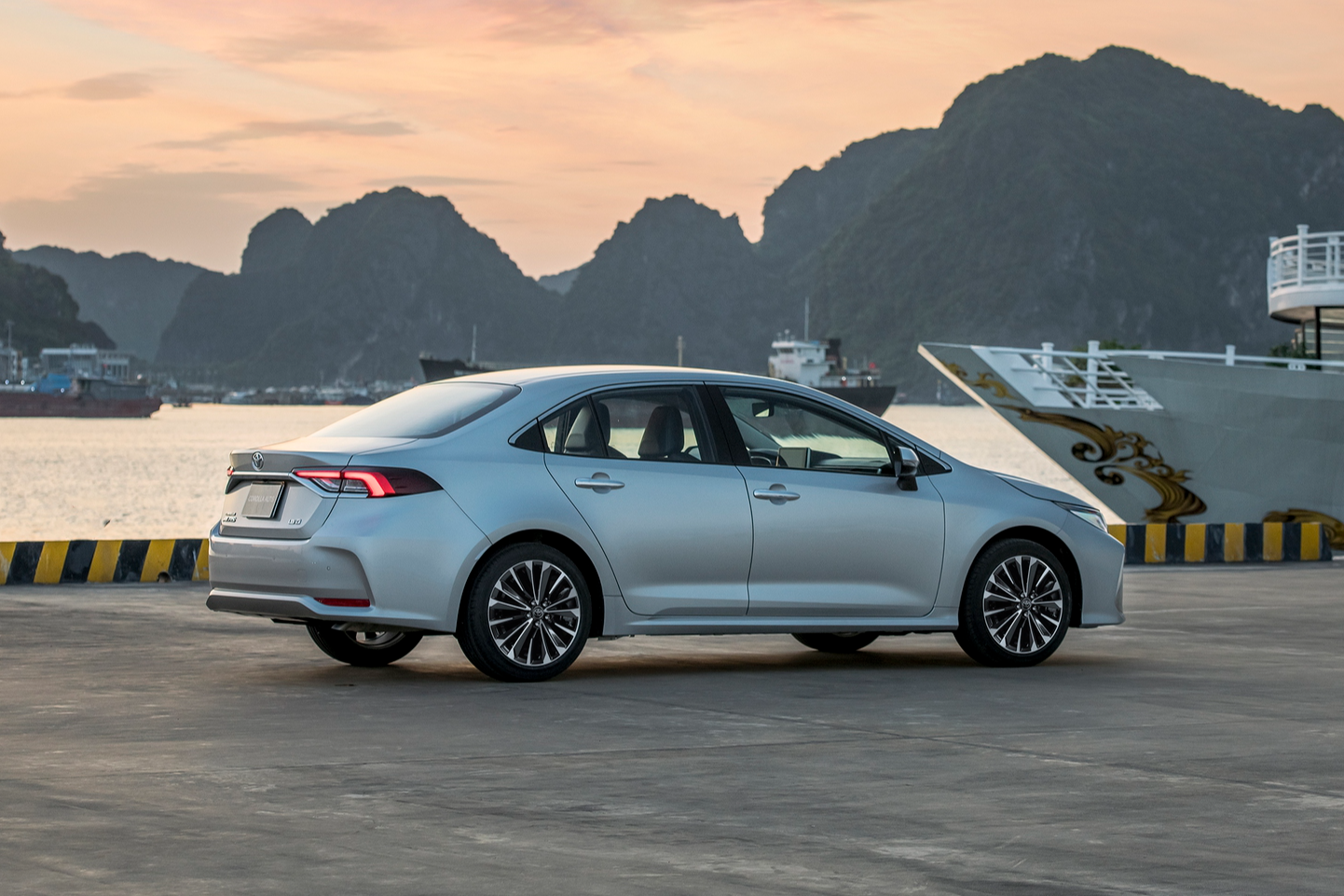 Toyota Corolla Altis 2023 ra mắt: Giá cao nhất phân khúc - Tuổi Trẻ Online