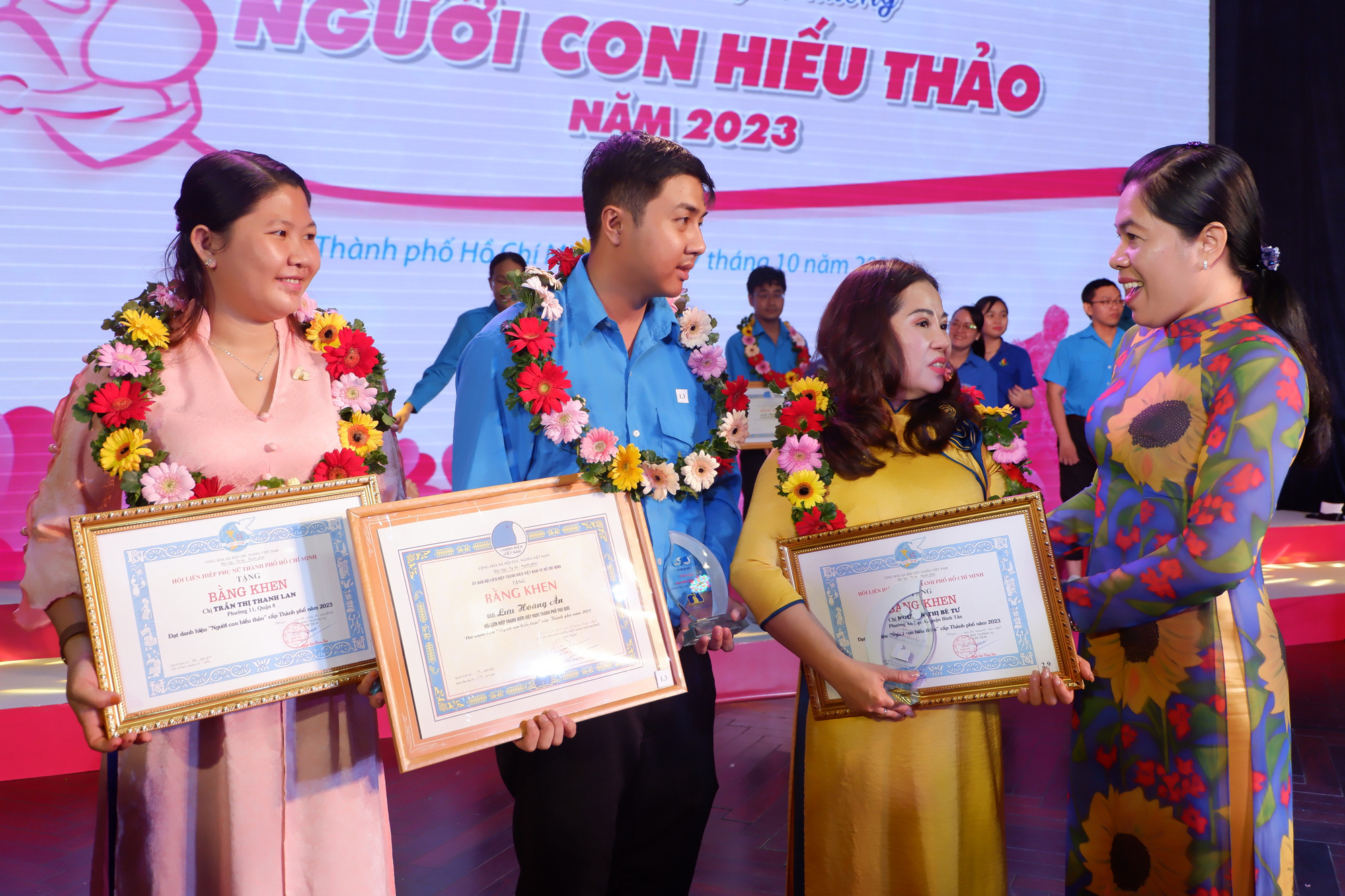 Gương sáng 'Người con hiếu thảo' đẩy lùi lối sống vô cảm - Tuổi Trẻ Online