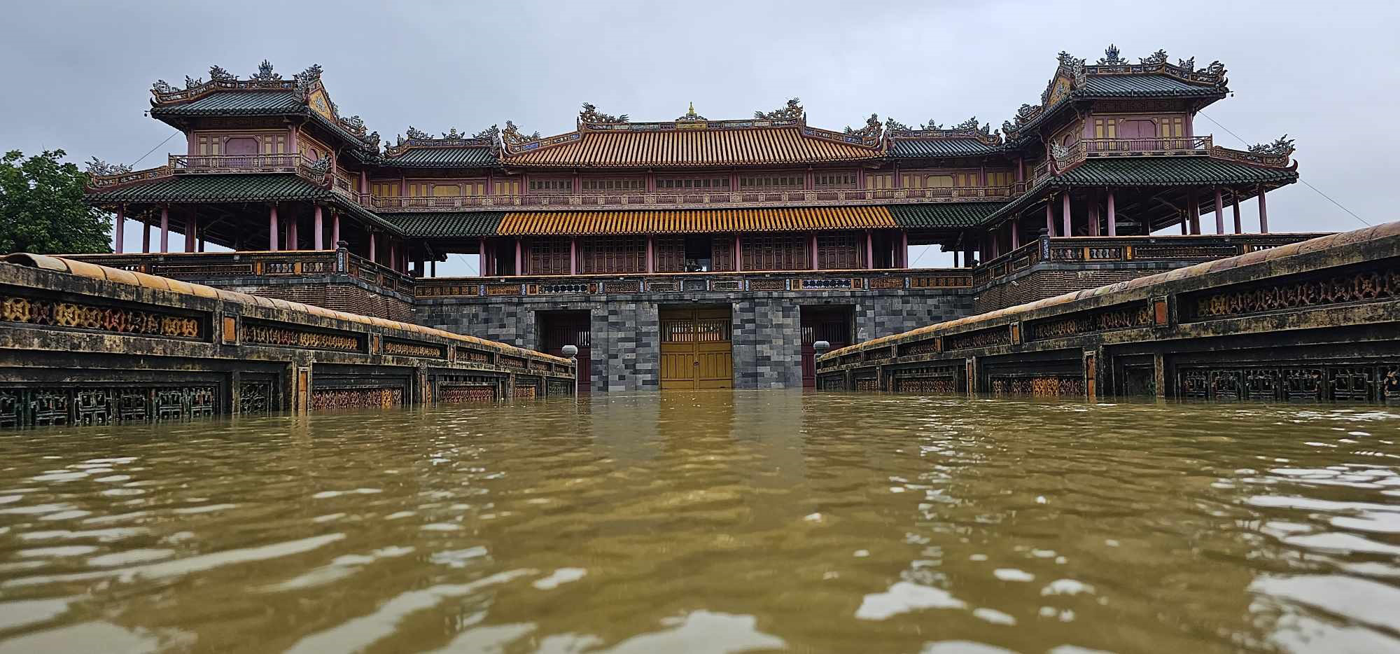 Toàn cảnh Huế ngập lụt nặng nhìn từ trên cao - Tuổi Trẻ Online