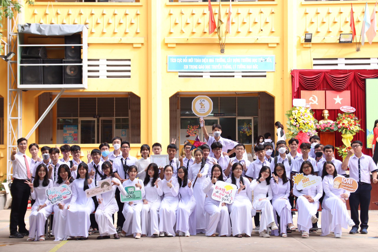 Thầy giáo THPT Ten Lơ Man cho học sinh tập tabata 4 phút, hiệu quả thật ...