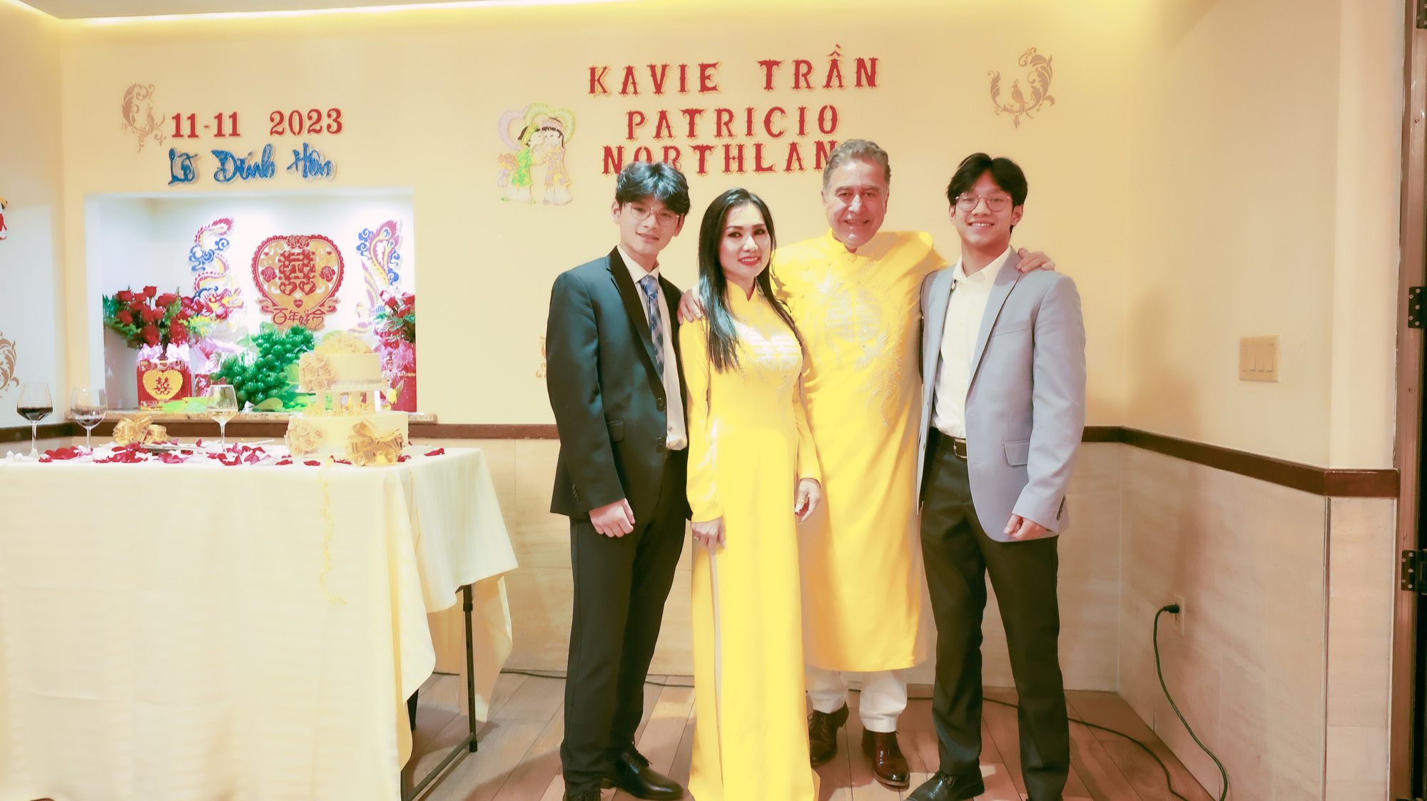 Kavie Trần và chồng tương lai diện áo dài truyền thống trong lễ đính ...