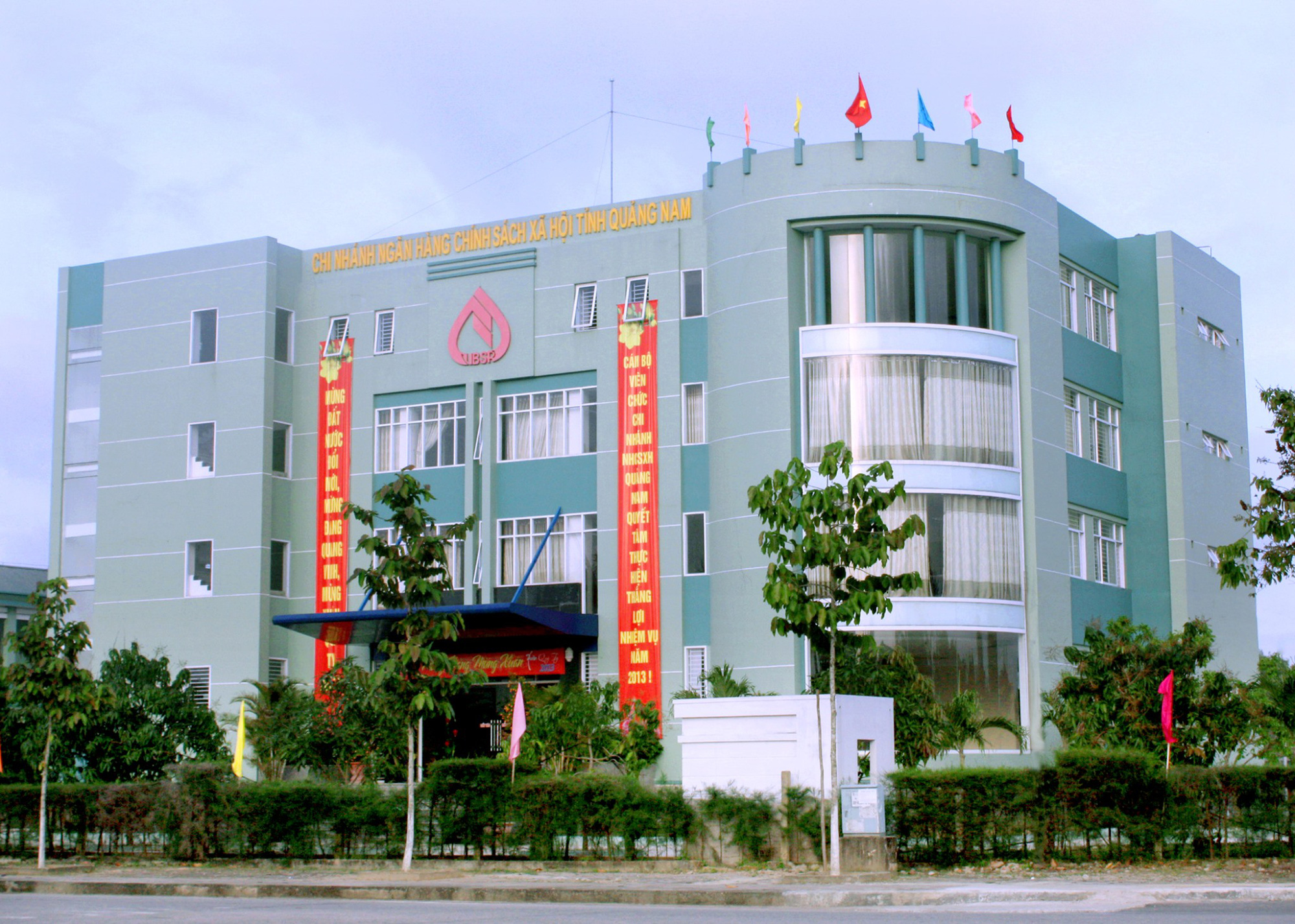 Một chi nhánh ngân hàng chi 113 triệu mừng Ngày Quốc tế đàn ông - Tuổi ...