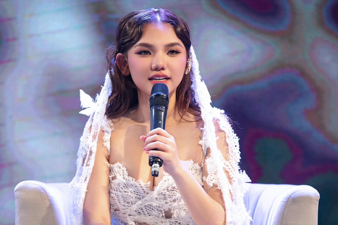 Myra Trần sexy hết nấc trong Môi chạm môi - Tuổi Trẻ Online