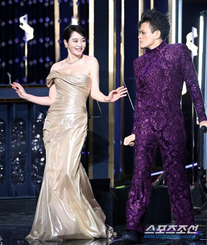Cặp đôi chiếm 'spotlight' nhất lễ trao giải Rồng Xanh 2023 - Tuổi Trẻ Online