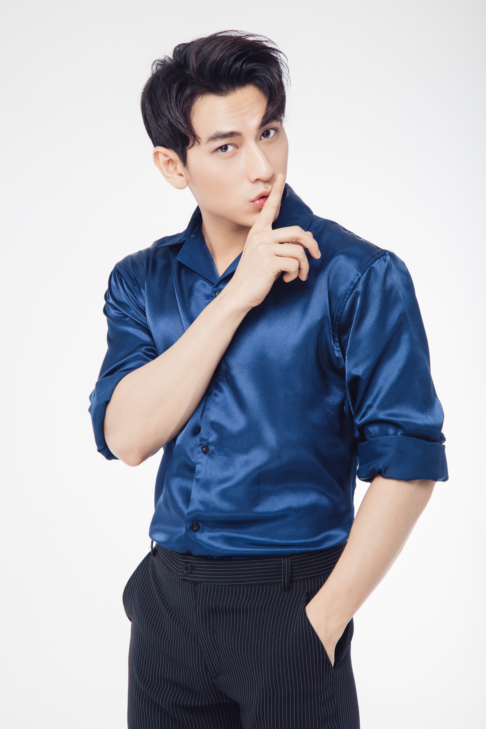 Đạo diễn Vũ Ngọc Đãng, ca sĩ Isaac: Tuổi Trẻ Online phong phú và trẻ ...