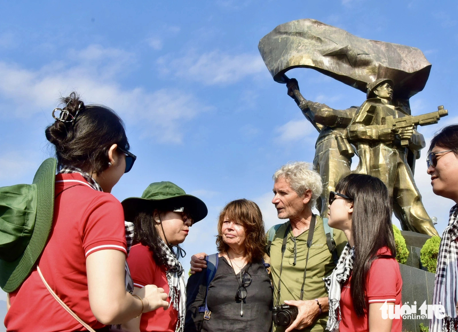 Đoàn báo chí TP.HCM khởi hành về nguồn ‘Hành trình qua miền Tây Bắc ...