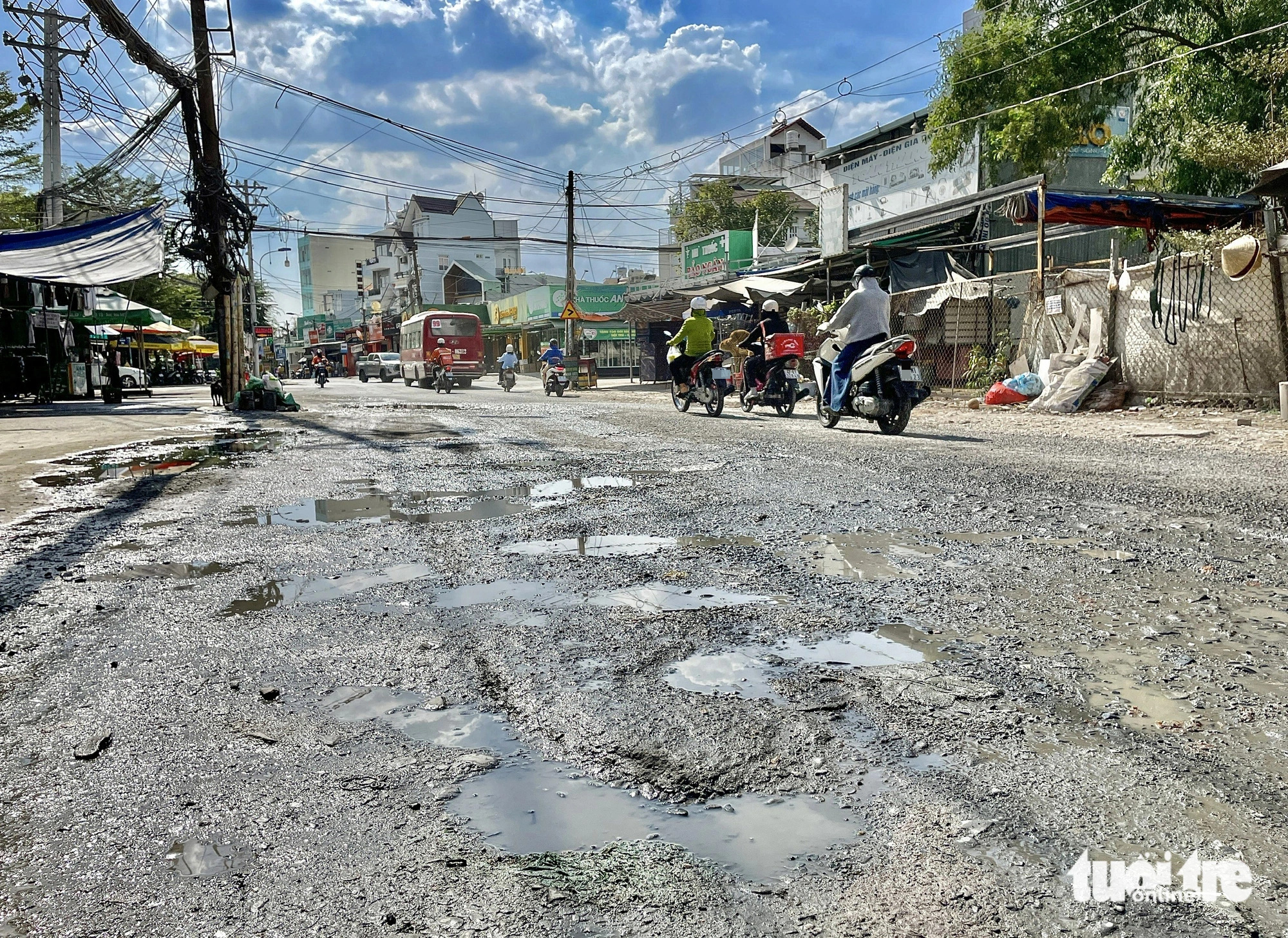 Đường Tăng Nhơn Phú ‘nát như tương’ ở TP Thủ Đức sẽ được sửa trước Tết ...