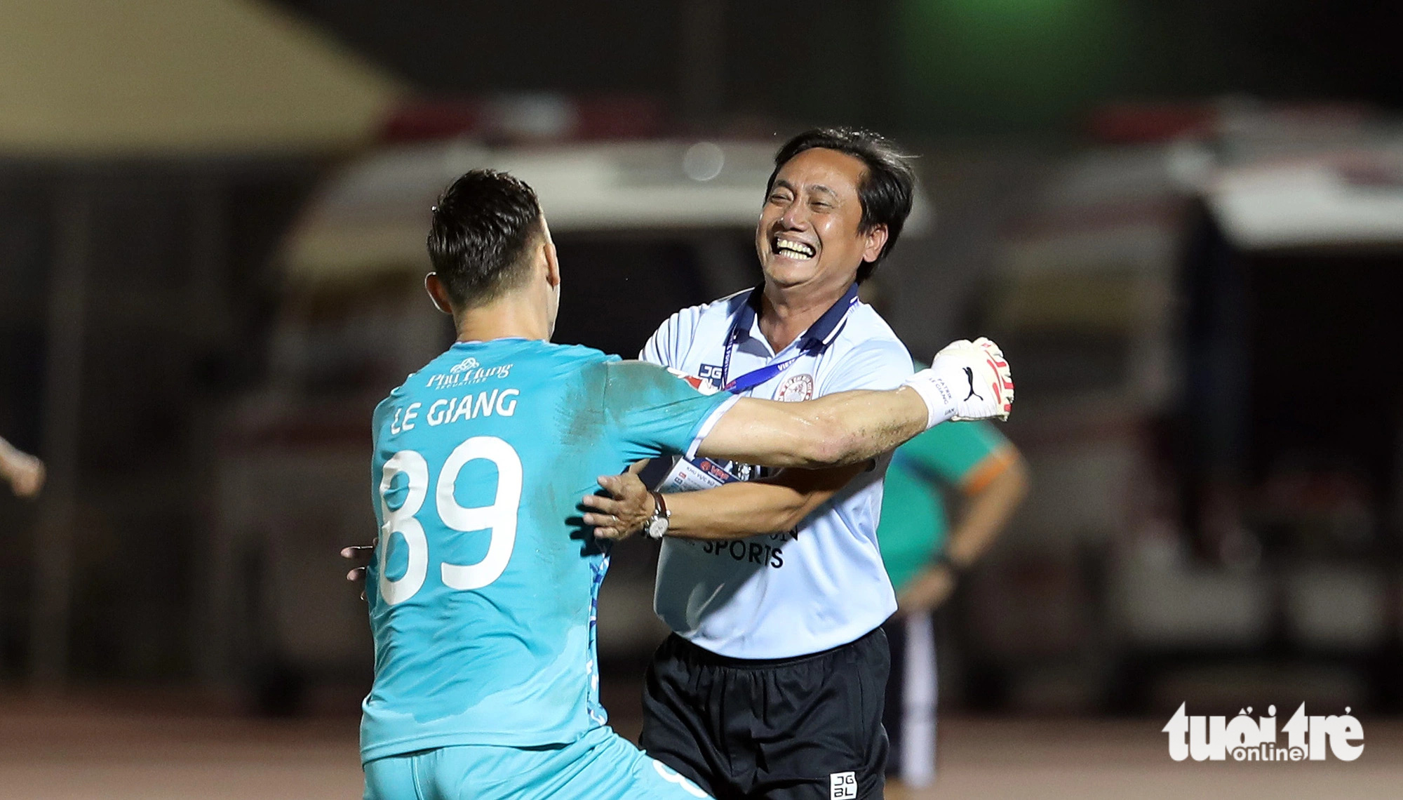 CLB TP.HCM thắng may mắn ở phút 90+1 - Tuổi Trẻ Online