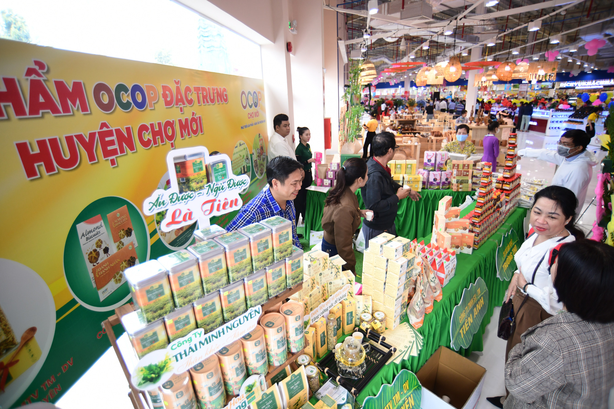 Bên trong Co.opmart Chợ Mới vừa khai trương có gì? - Tuổi Trẻ Online