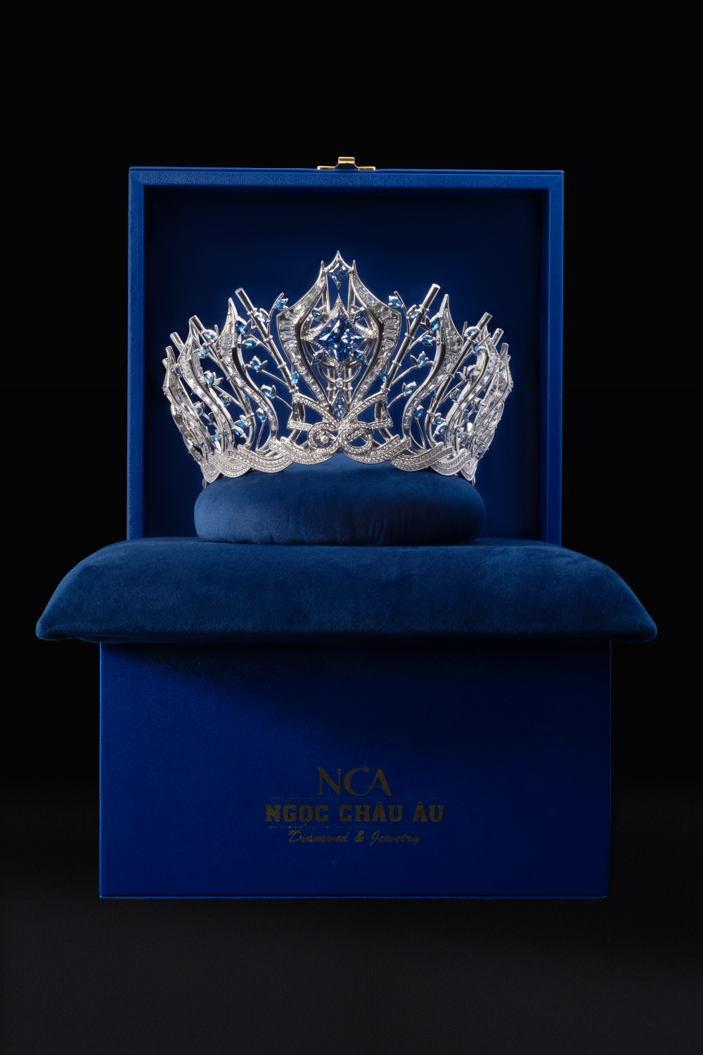 Cận cảnh vương miện 'nặng ký' nhất lịch sử hoa hậu - Tuổi Trẻ Online