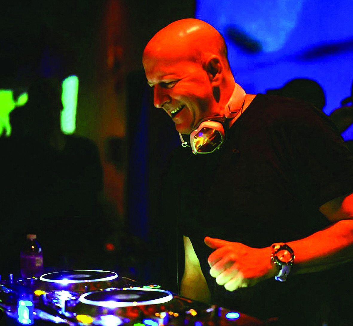 Sếp nhà băng mê làm DJ: một chuyện thị phi - Tuổi Trẻ Online