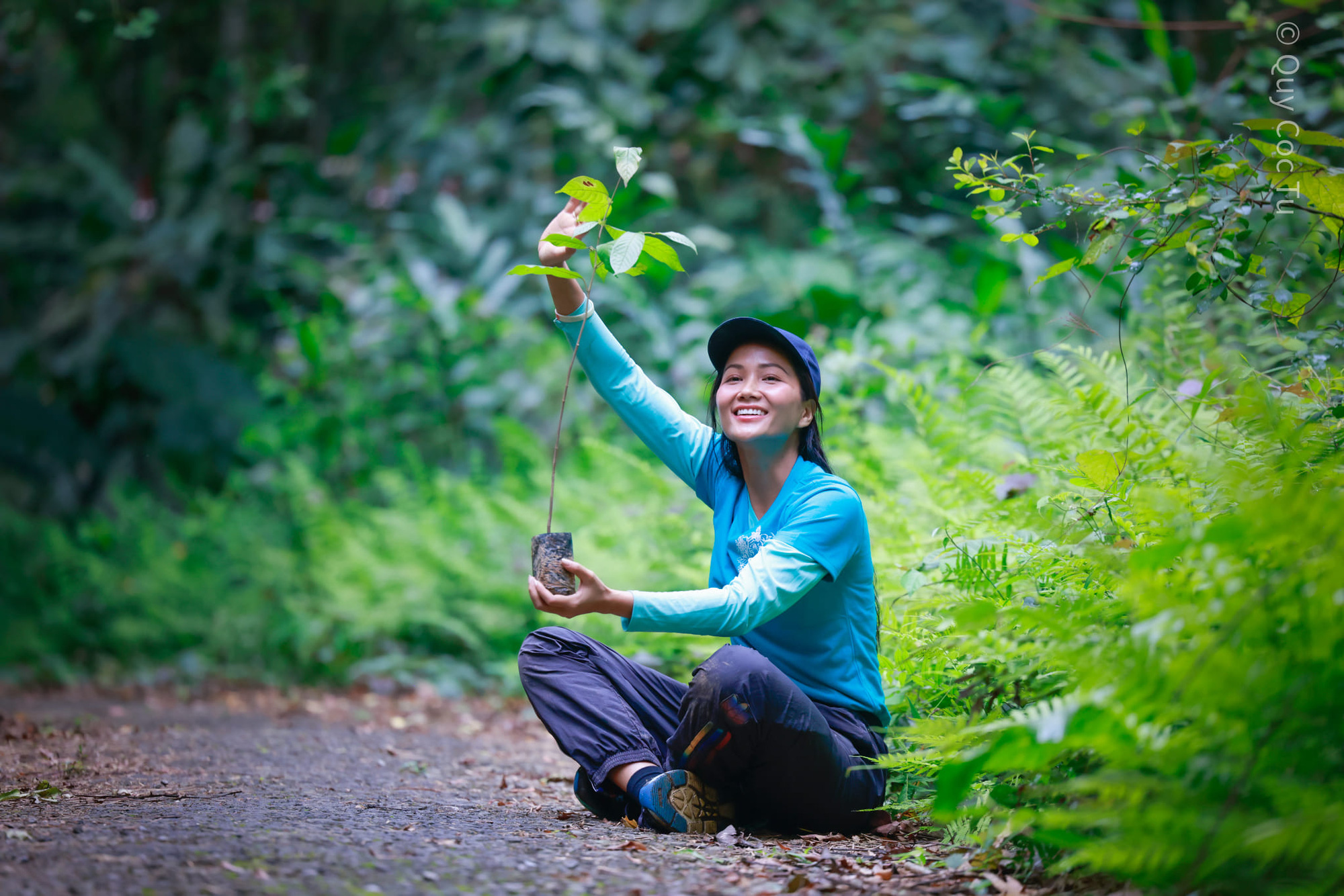 Hoa hậu H’Hen Niê tiếp tục trồng 3ha rừng vào tháng 4 - Tuổi Trẻ Online