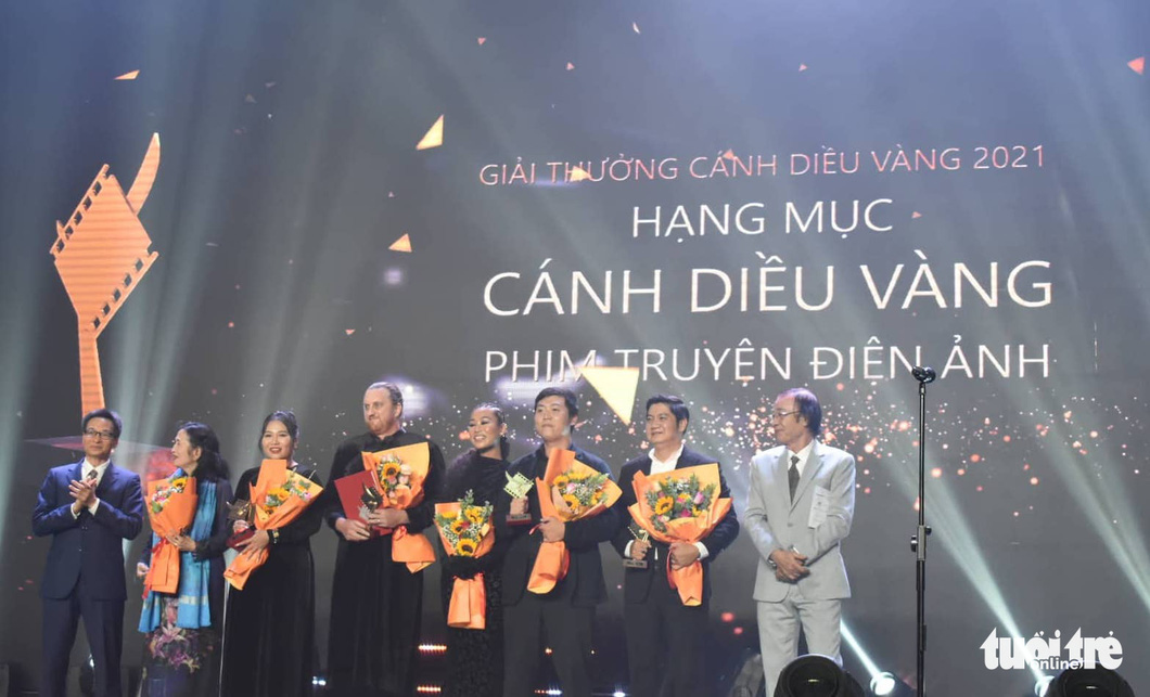 'Đêm tối rực rỡ' - phim Việt dự Quả Cầu Vàng - trở lại rạp - Tuổi Trẻ ...