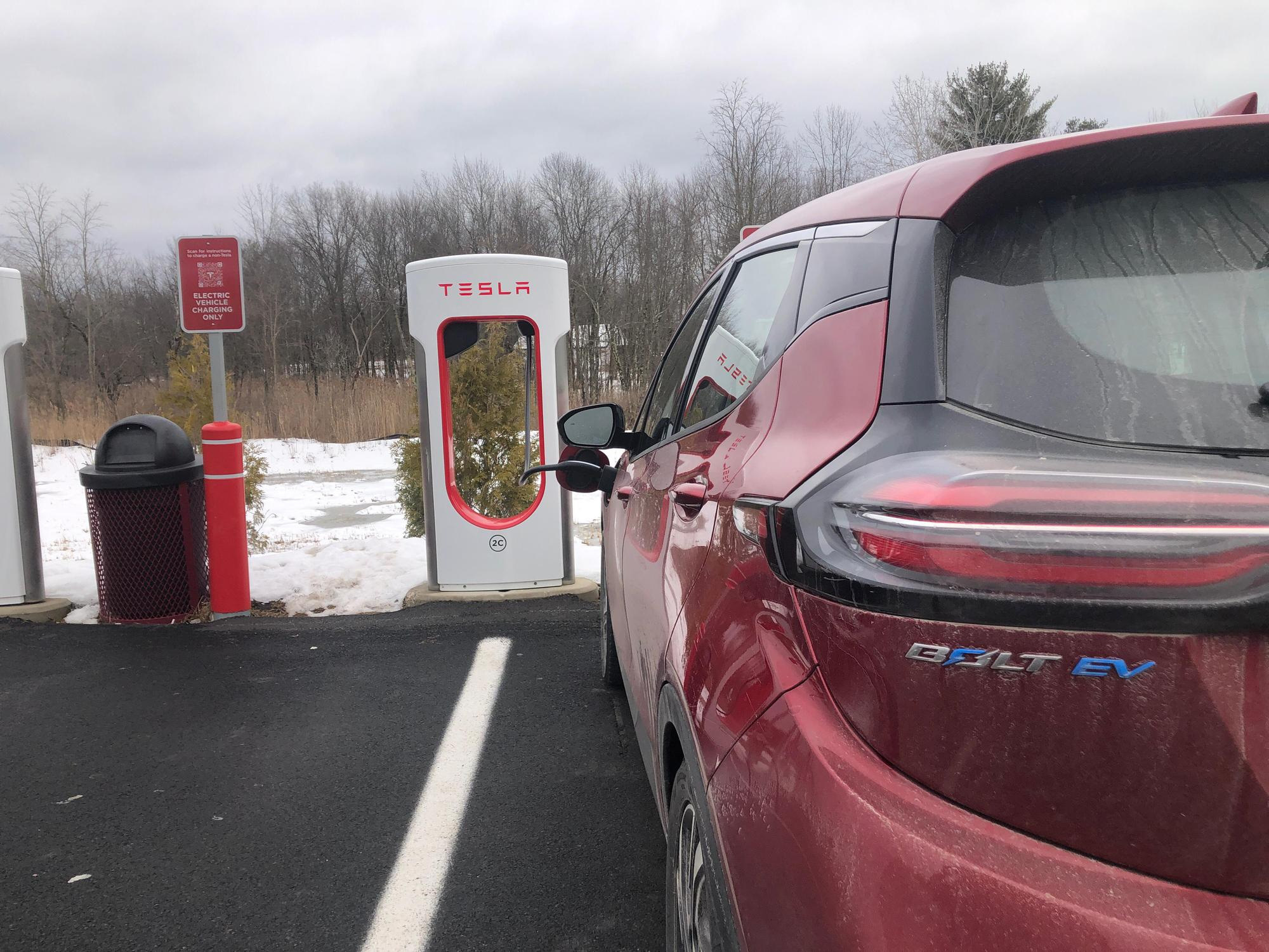 Tesla mở trạm sạc, chủ xe điện khác vẫn chưa thể vui, lý do cực bất ngờ ...