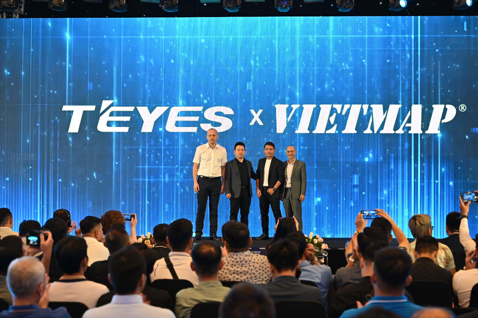 tin tức - Màn hình TEYES CC3 2K 360 được VIETMAP ‘độ’ riêng thị trường Việt Nam | VOZ