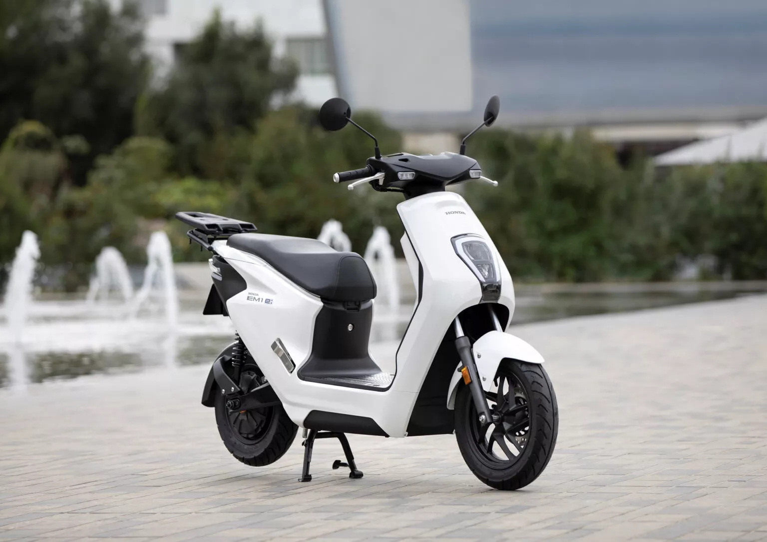 Xe máy điện mới nhất của Honda là mẫu rẻ nhất, chậm nhất của hãng ...