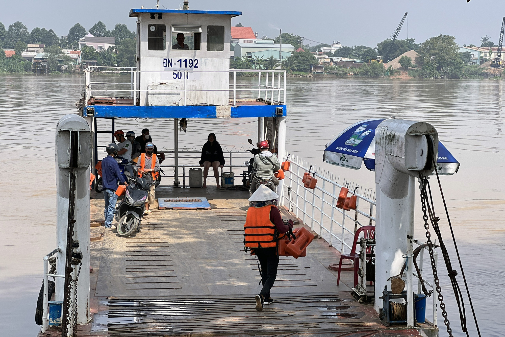 Ngưng hoạt động 2 bến đò để làm đường ven sông Đồng Nai - Tuổi Trẻ Online