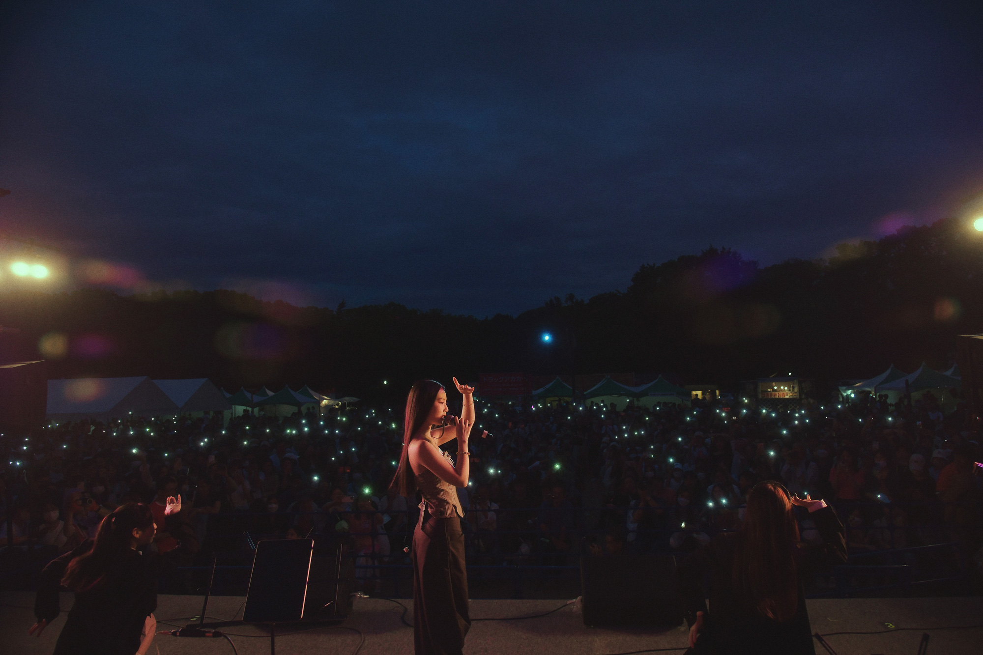 Amee và Grey D được khán giả Nhật tặng quà và thư tay