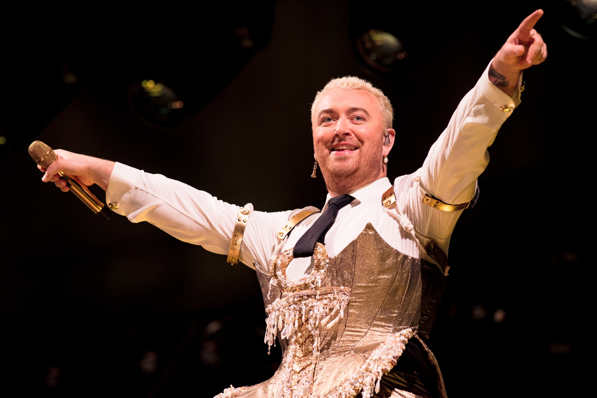 Sam Smith ‘ngồi không cũng dính đạn’ khiến fan nổi đóa - Tuổi Trẻ Online