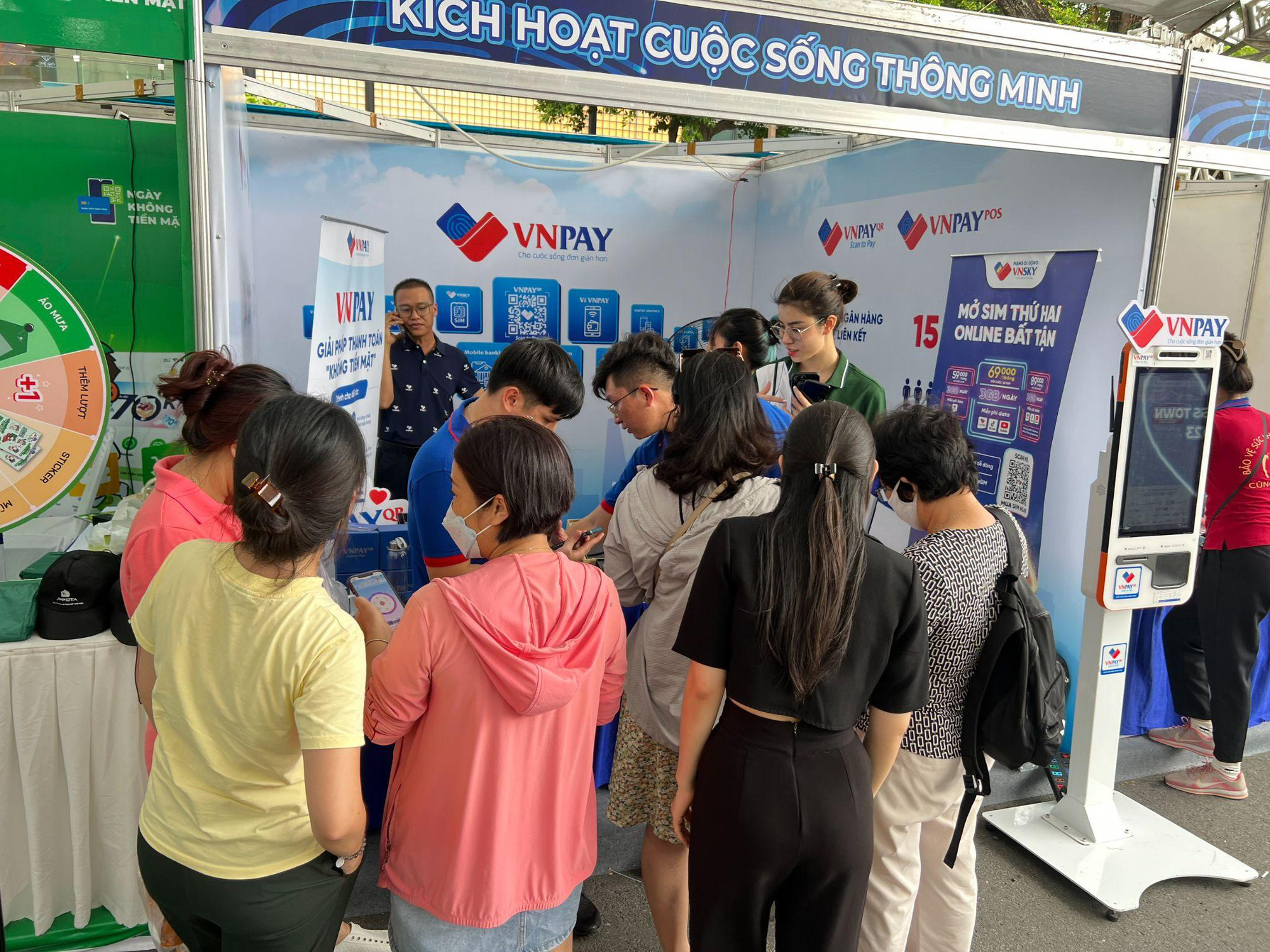 VNPAY triển khai hàng trăm ưu đãi hấp dẫn hưởng ứng Ngày không tiền mặt ...