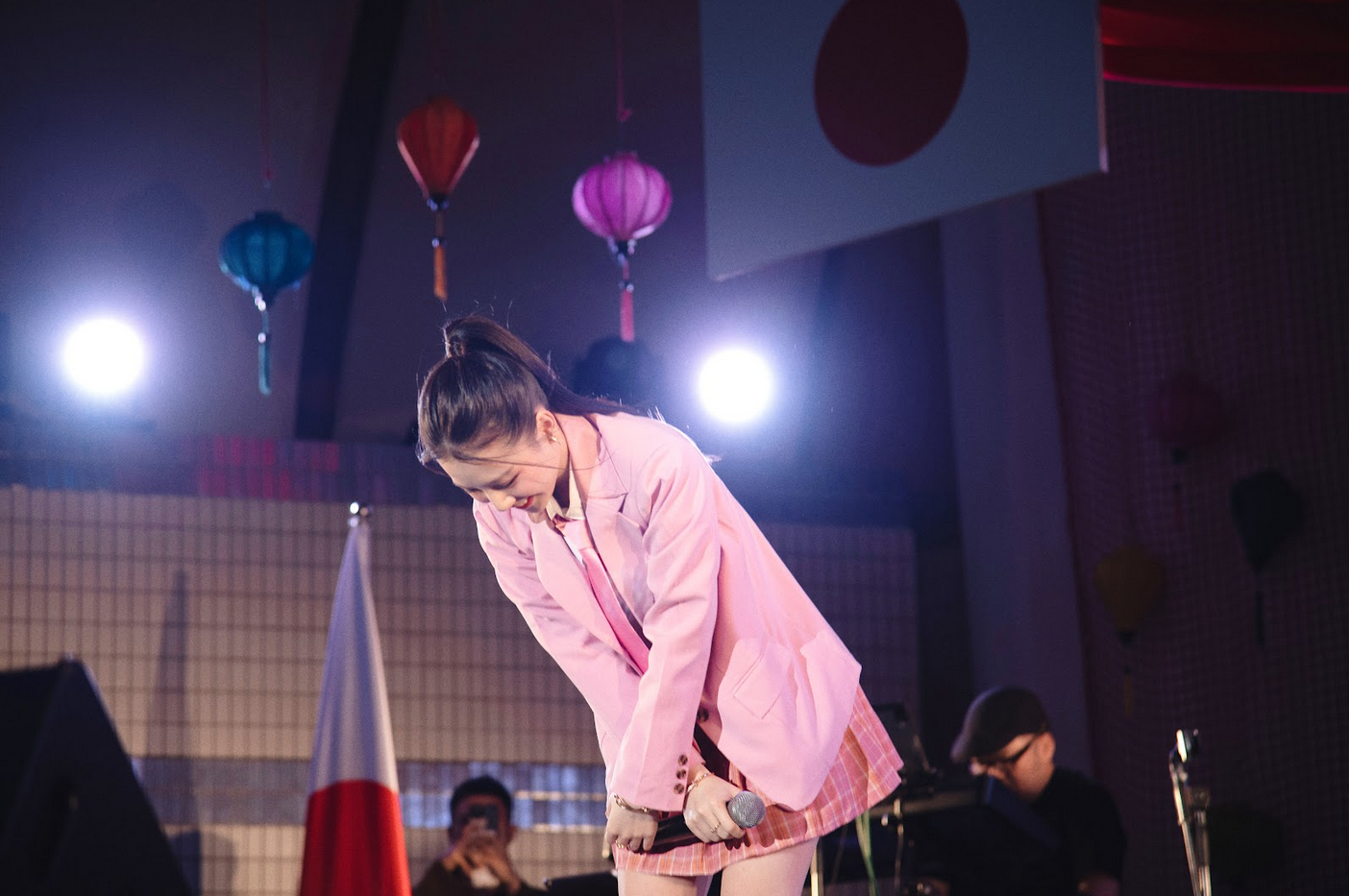 AMEE, GREY D cháy hết mình cùng loạt hit V-pop tại Vietnam Festival ở ...