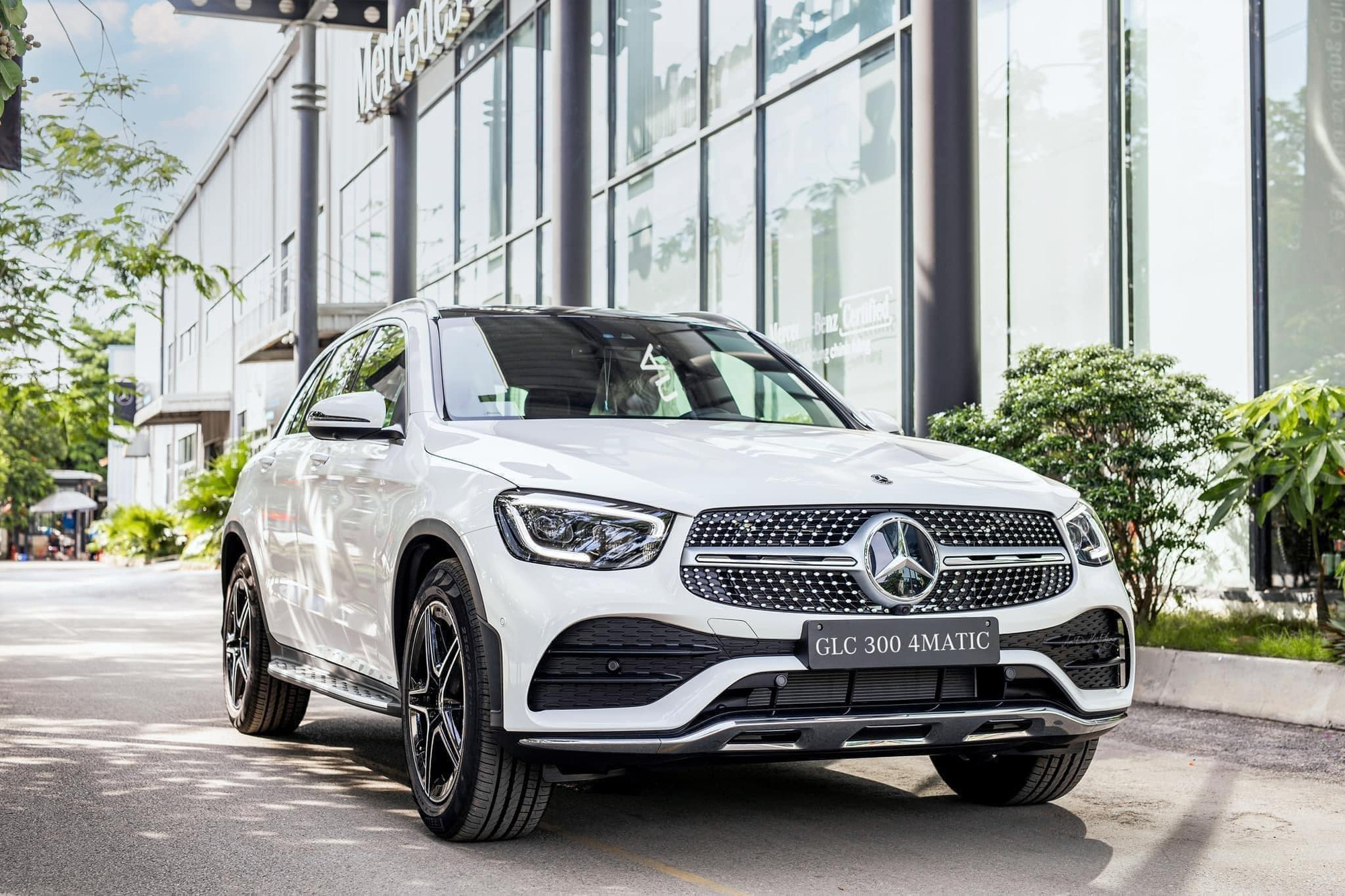 Tin tức giá xe: Mercedes-Benz GLC hàng tồn giảm tới hơn 500 triệu - Tuổi Trẻ Online